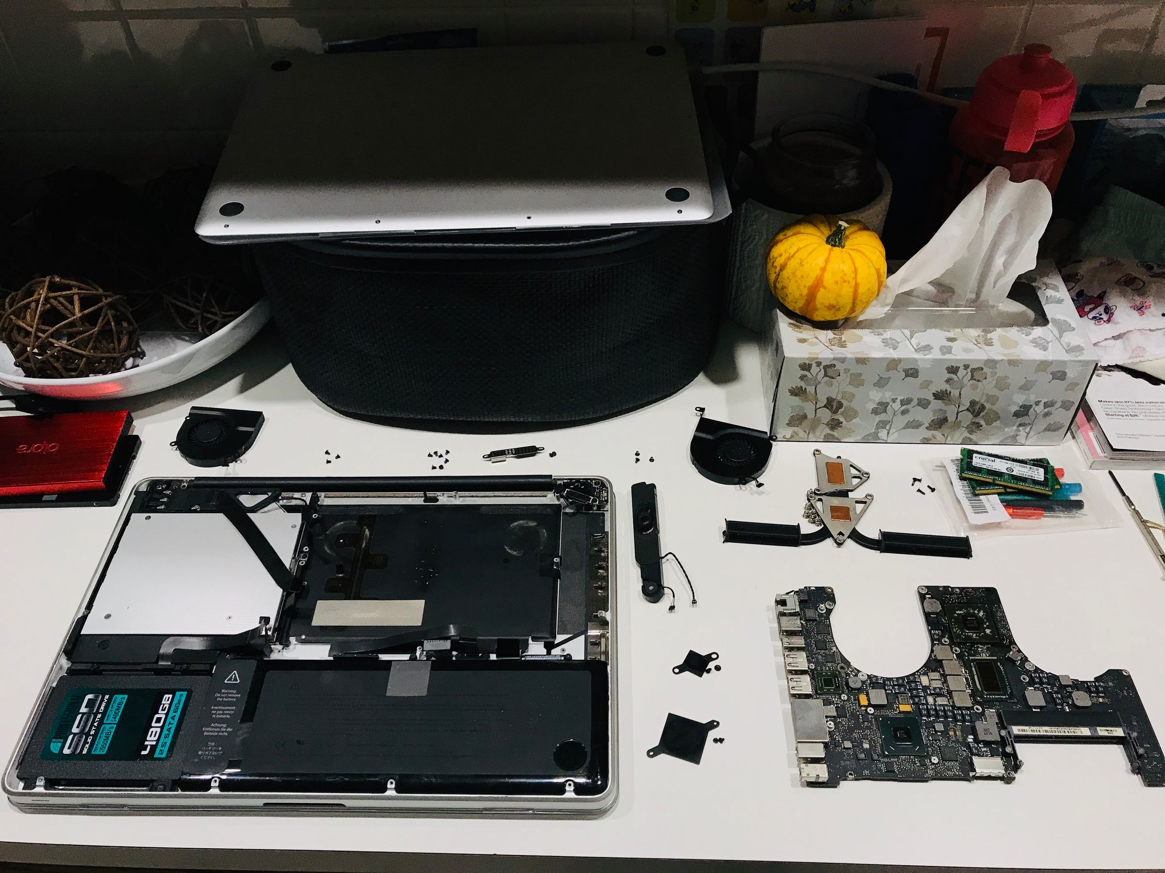 How to Repair the Macbook Pro Logic Board at Home : 4 Steps - Instructables