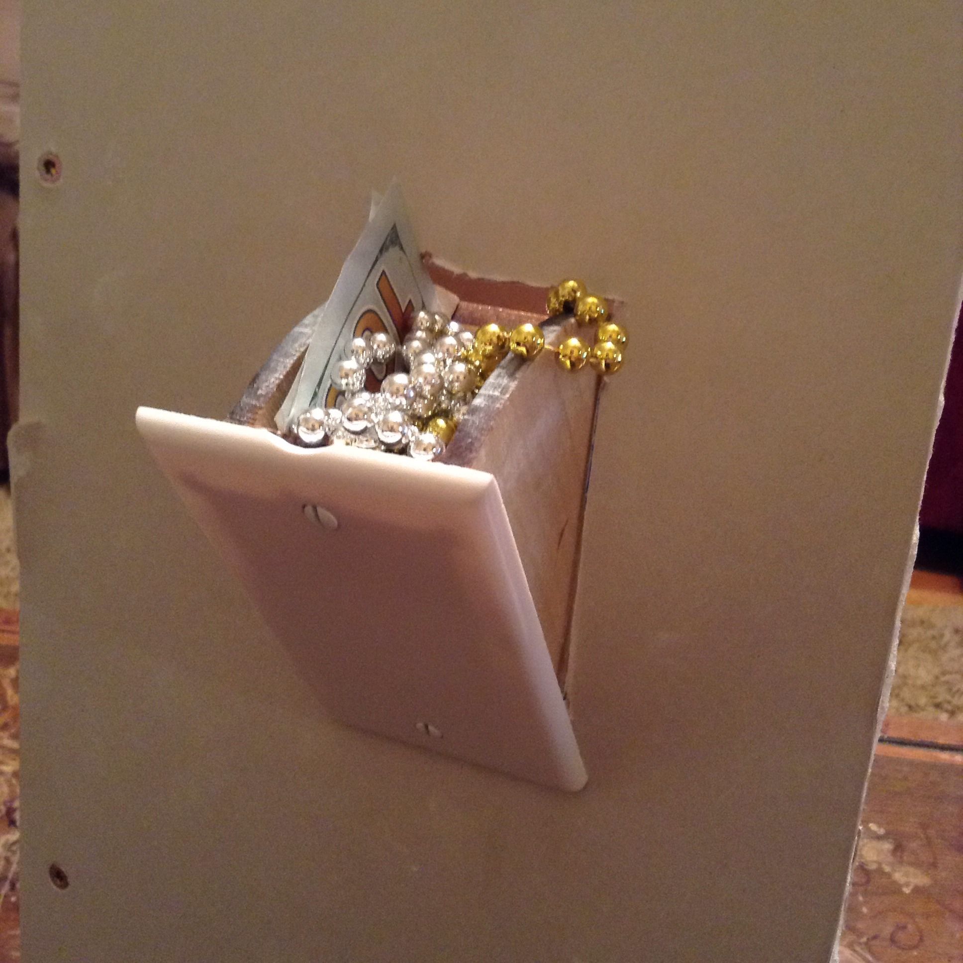 Hidden Wall Outlet Safe : 5 Steps - Instructables