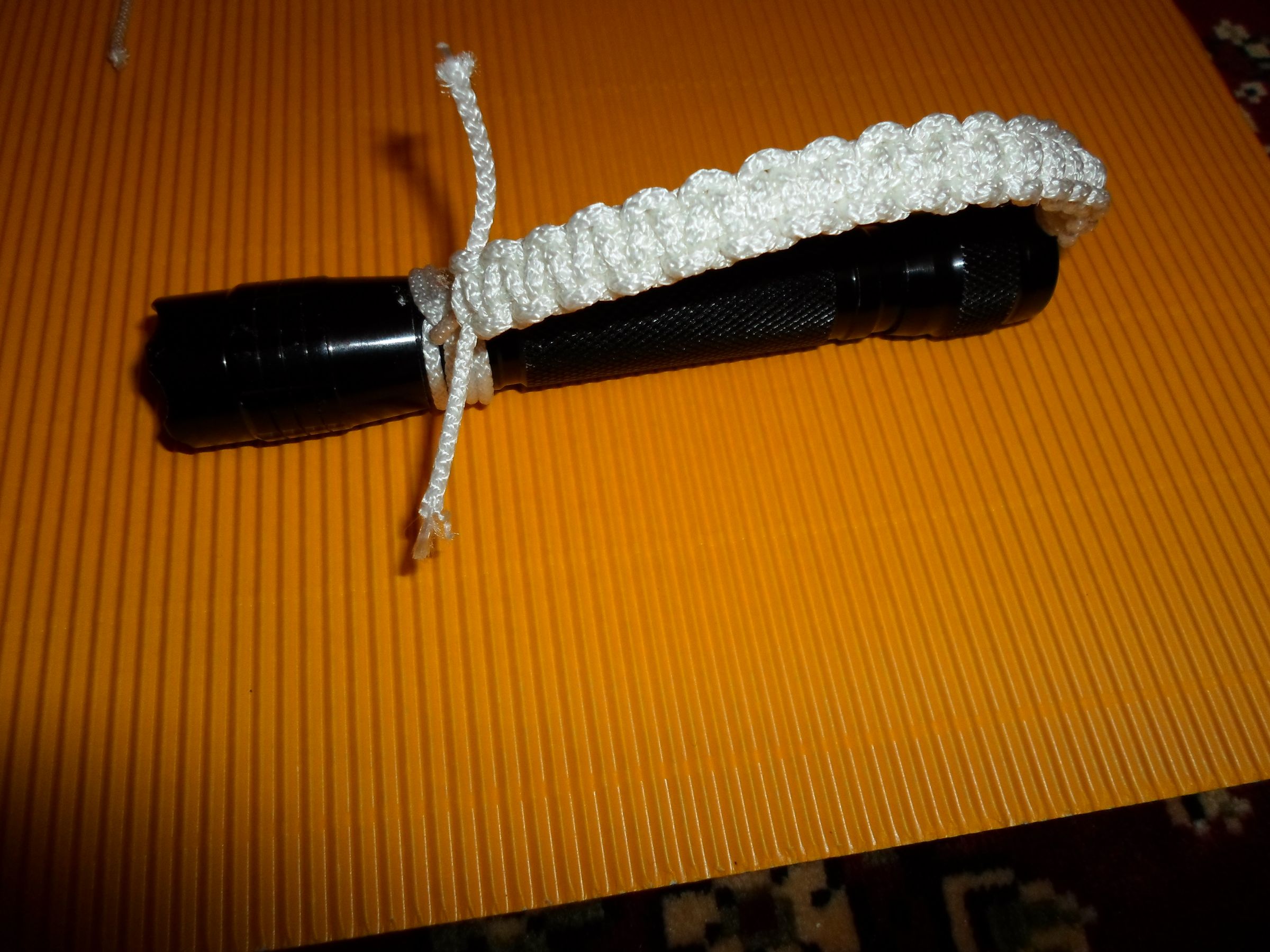 Flashlight Paracord Strap - Instructables