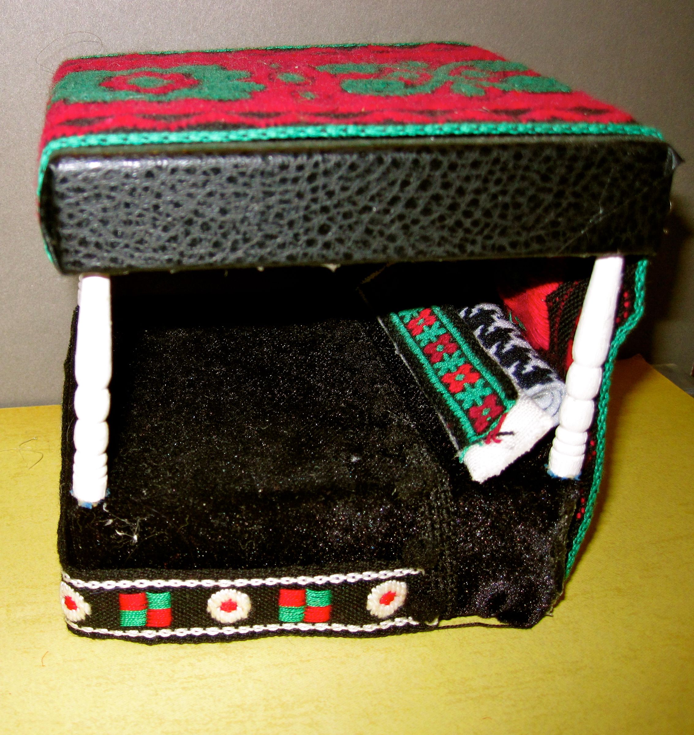 Luxe Miniature Hotel Room : 4 Steps - Instructables