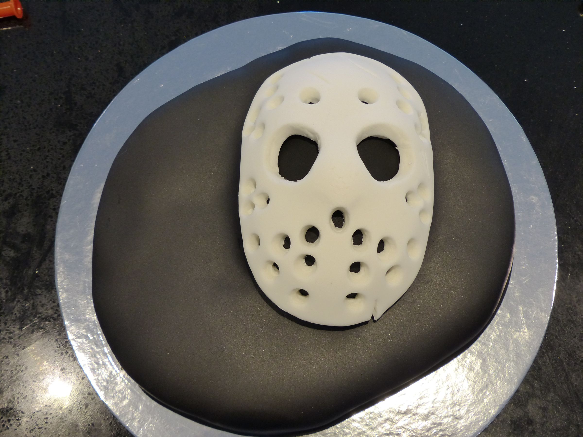 Jason Vorhees (Friday the 13th Hockey Mask) Cake : 7 Steps (with ...