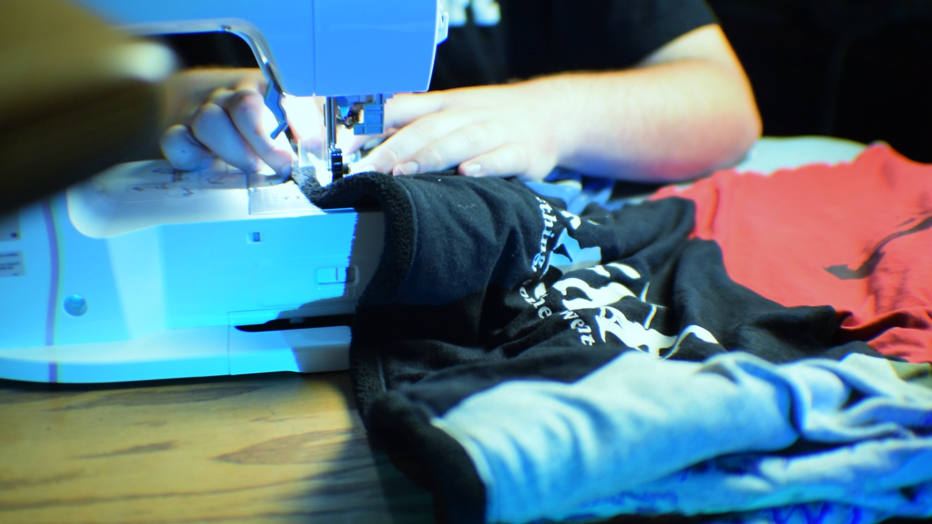 Easy T-Shirt Blanket : 6 Steps (with Pictures) - Instructables