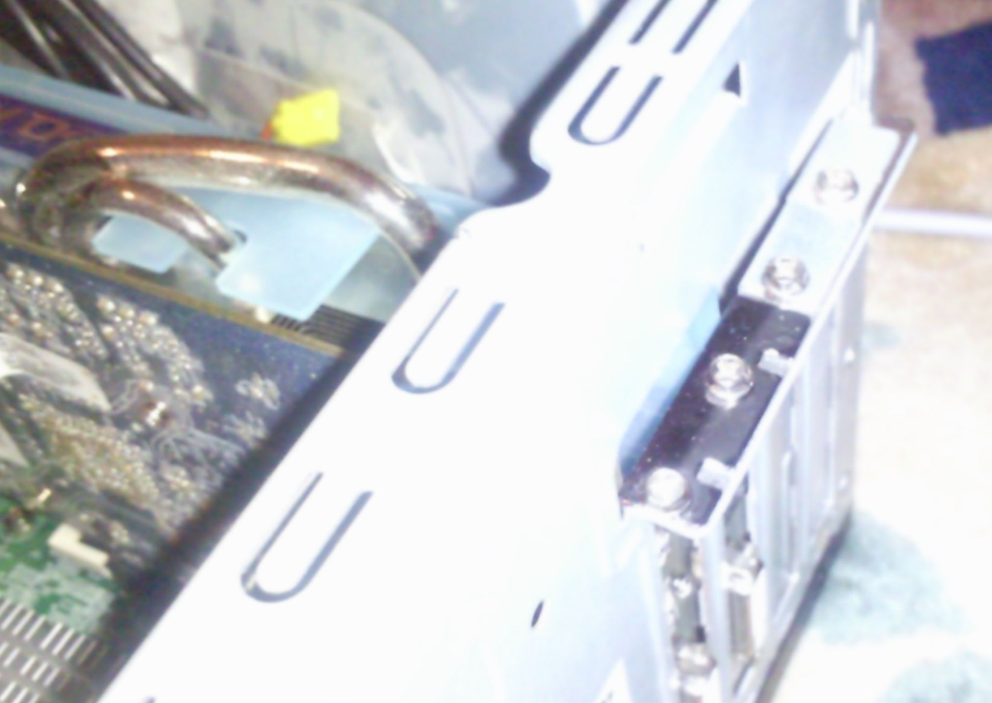 Guide on How To: Switch the Old Graphics Card and Install a New One : 4 ...