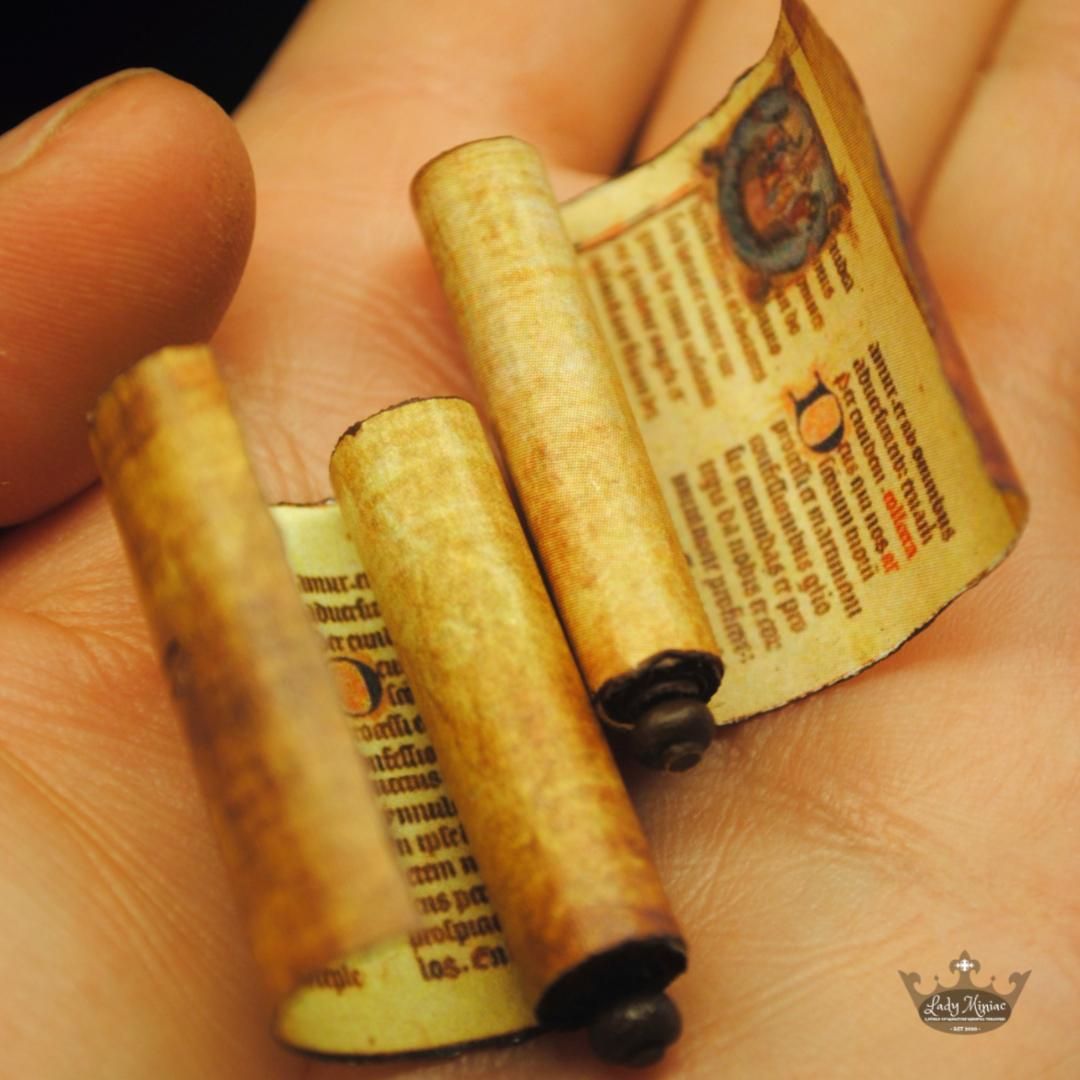 📜 DIY Mini Medieval Manuscript Scrolls - With Wax Seals and Illuminated ...