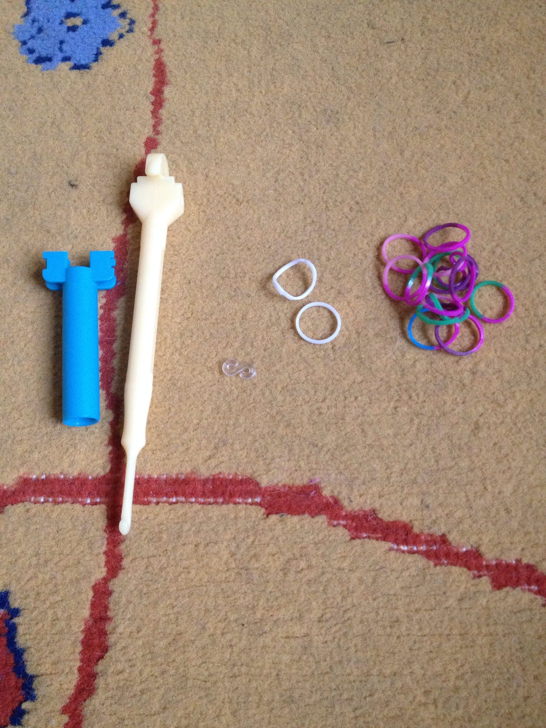 Rainbow Loom Single Chain With the Tool : 7 Steps - Instructables