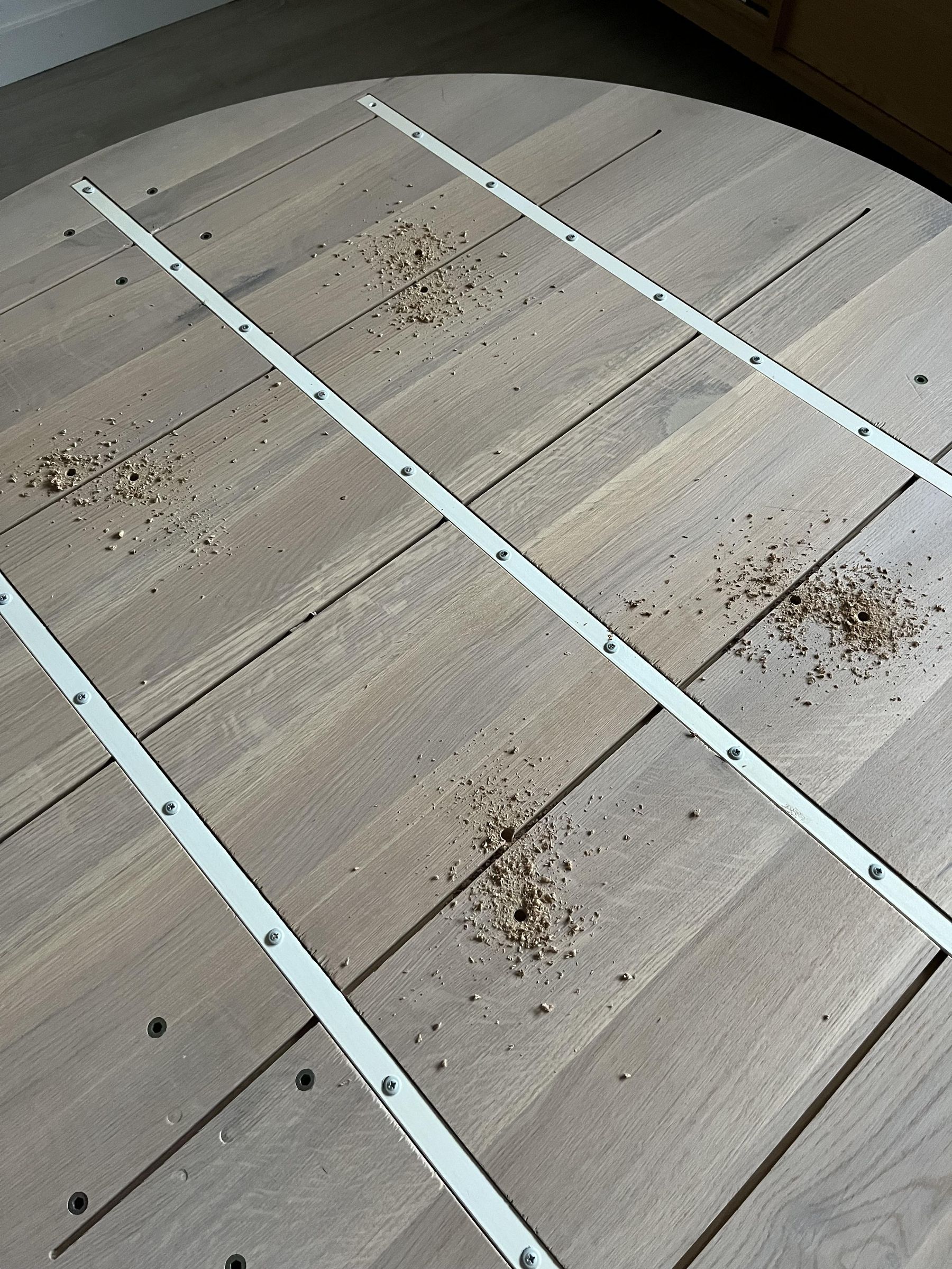Circular Table Re-Design (Three to Single Leg) : 8 Steps (with Pictures ...