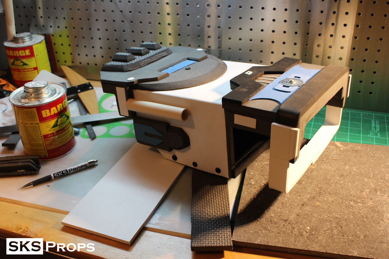 Turbo Kid Skeletron Cosplay Prop Weapon and Mask - SKS Props : 17 Steps ...