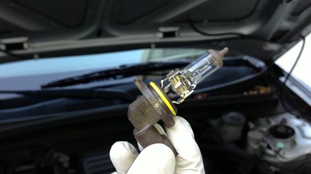 Tutorial Replace 2004 Honda Civic Headlight Bulb Driver Side