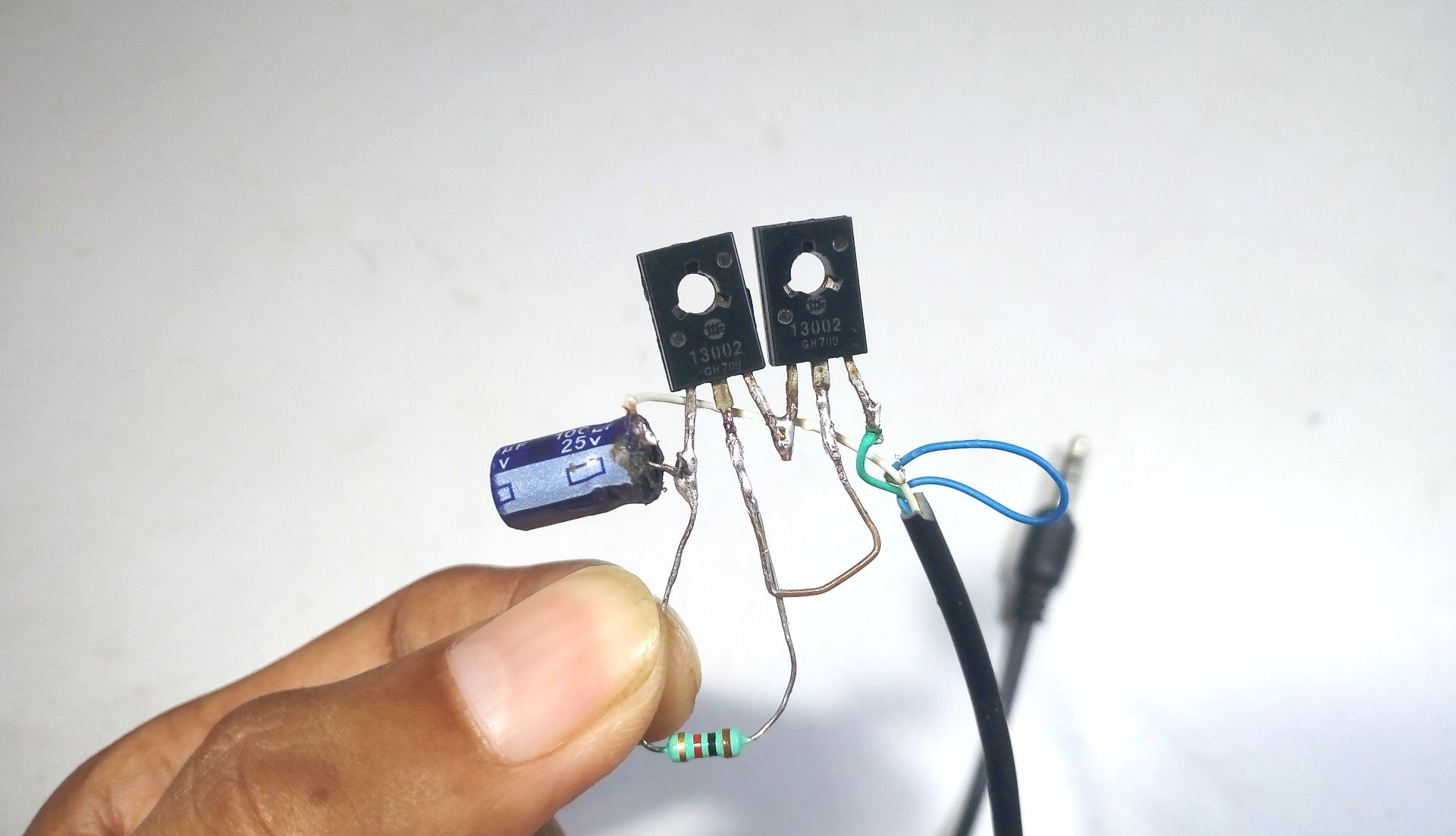 13002 Double Transistor Amplifier : 9 Steps - Instructables