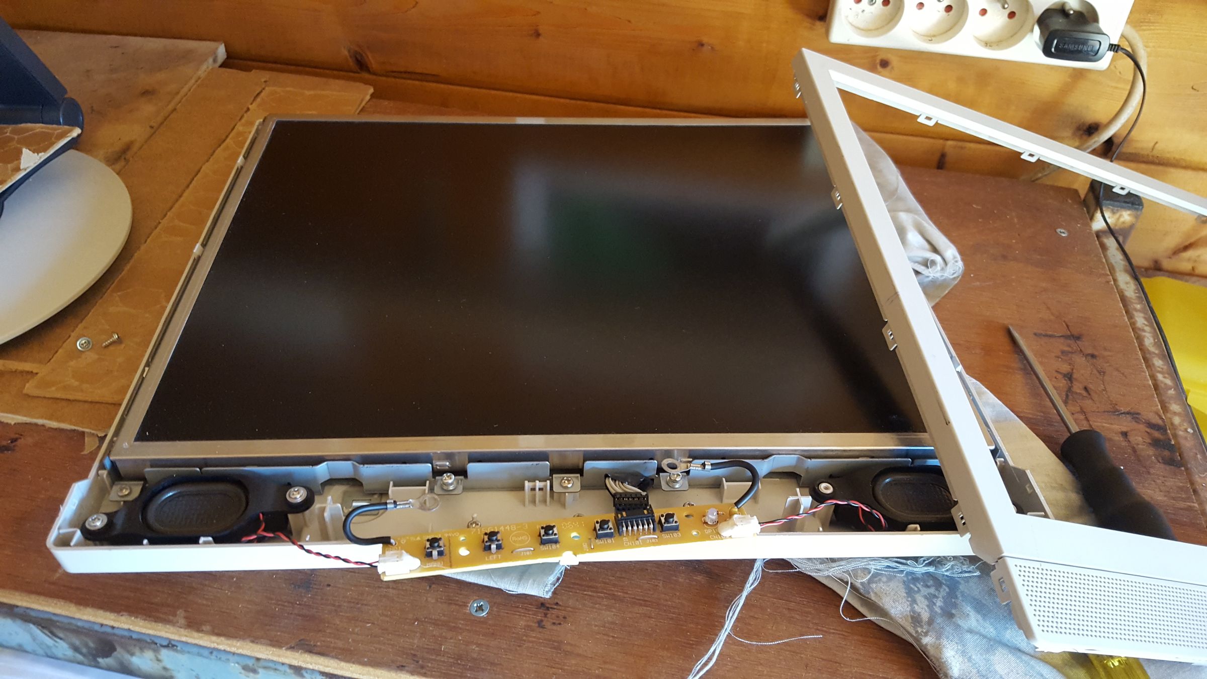 Cheap Retro Gaming Arcade Table With Integrated Display : 7 Steps (with ...