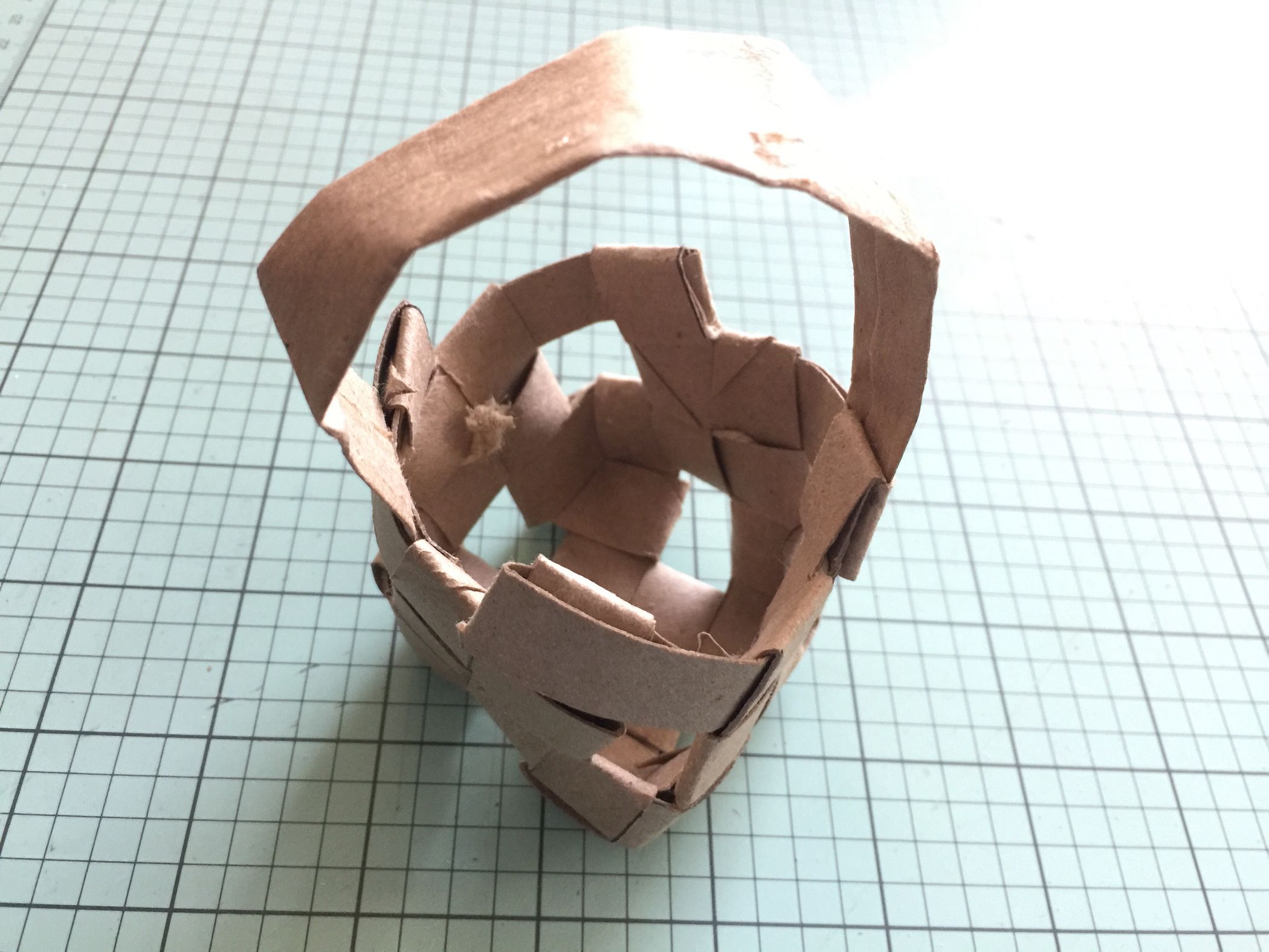 How to Weave Toilet Paper Rolls : 5 Steps (with Pictures) - Instructables