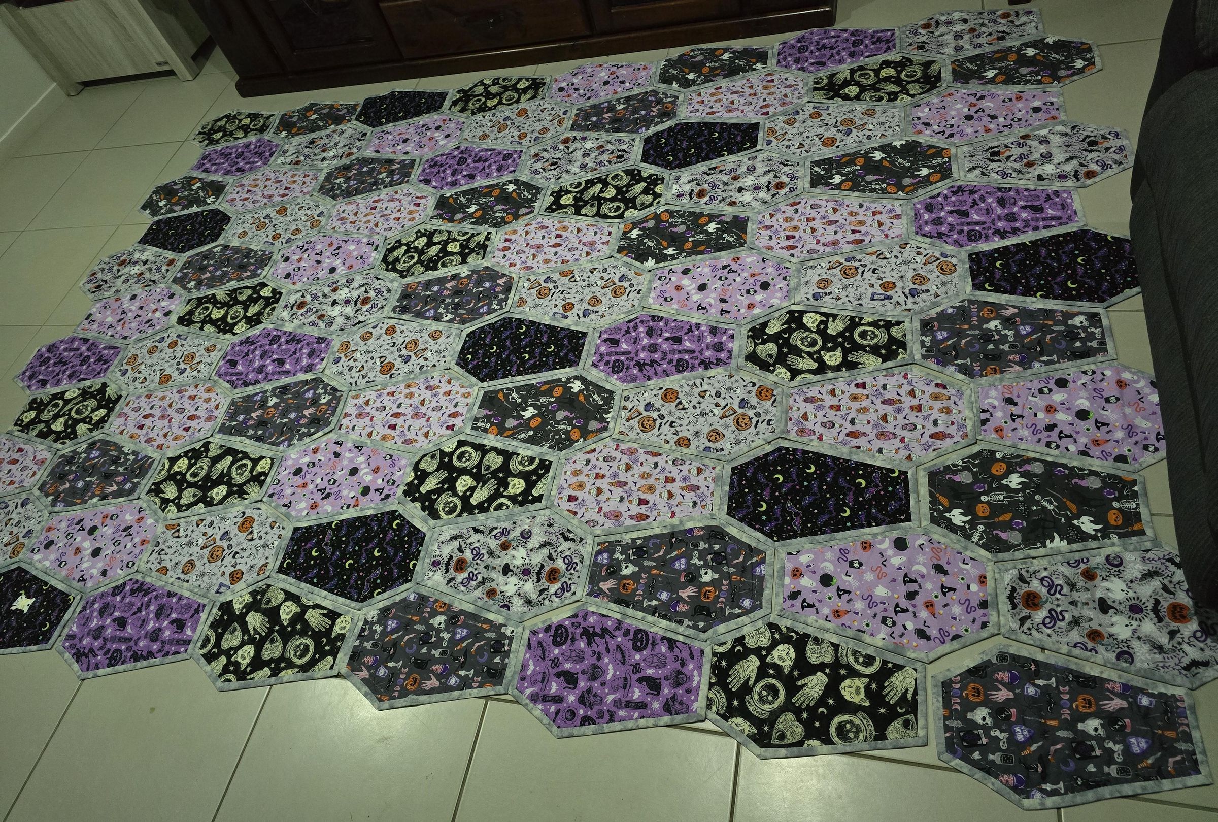 Hand Sewn Coffin Shaped Quilt-As-You-Go King Size Quilt : 10 Steps ...