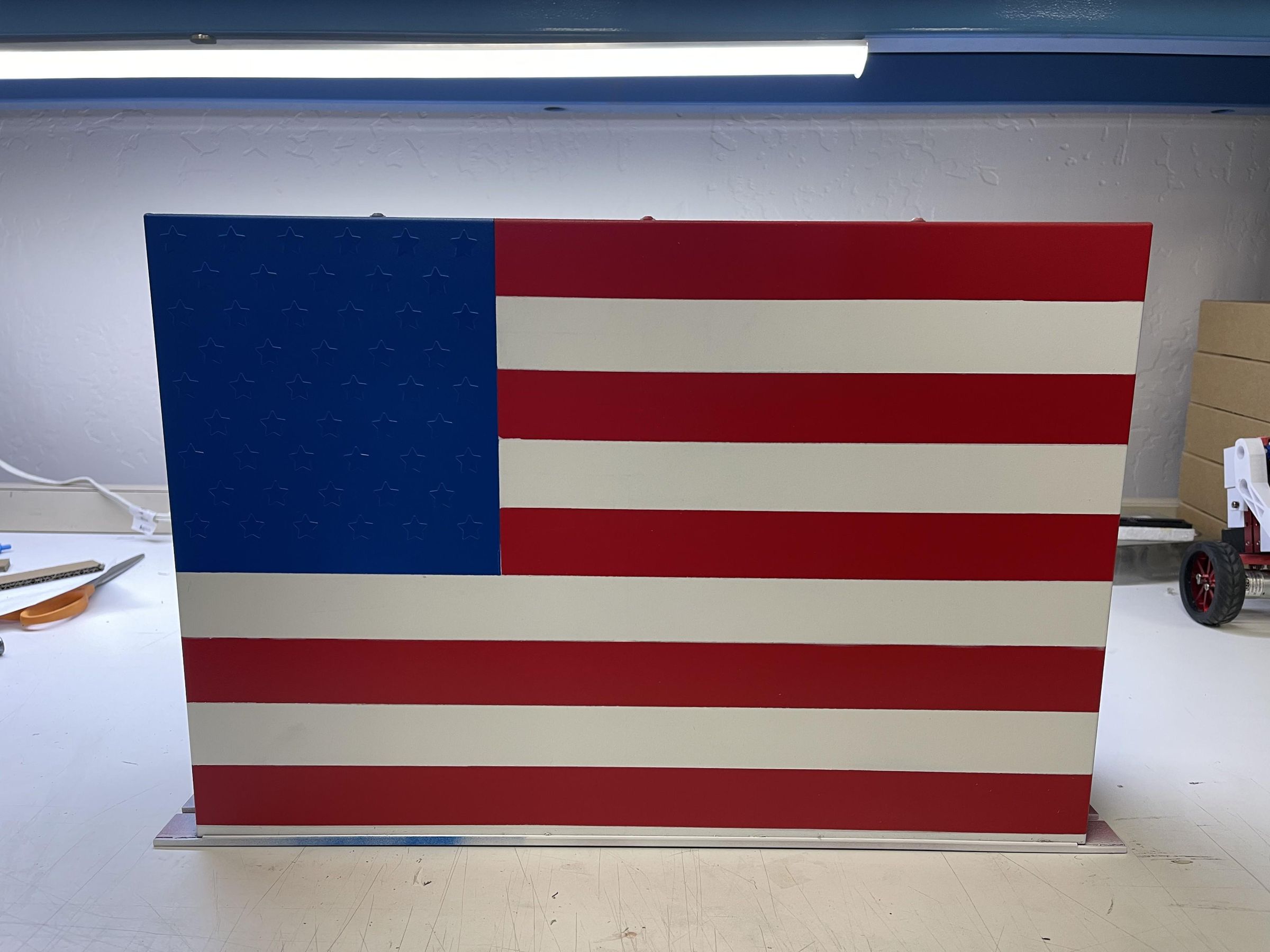 How to Paint the USA Flag on a Rack Mount Enclosure : 5 Steps (with ...