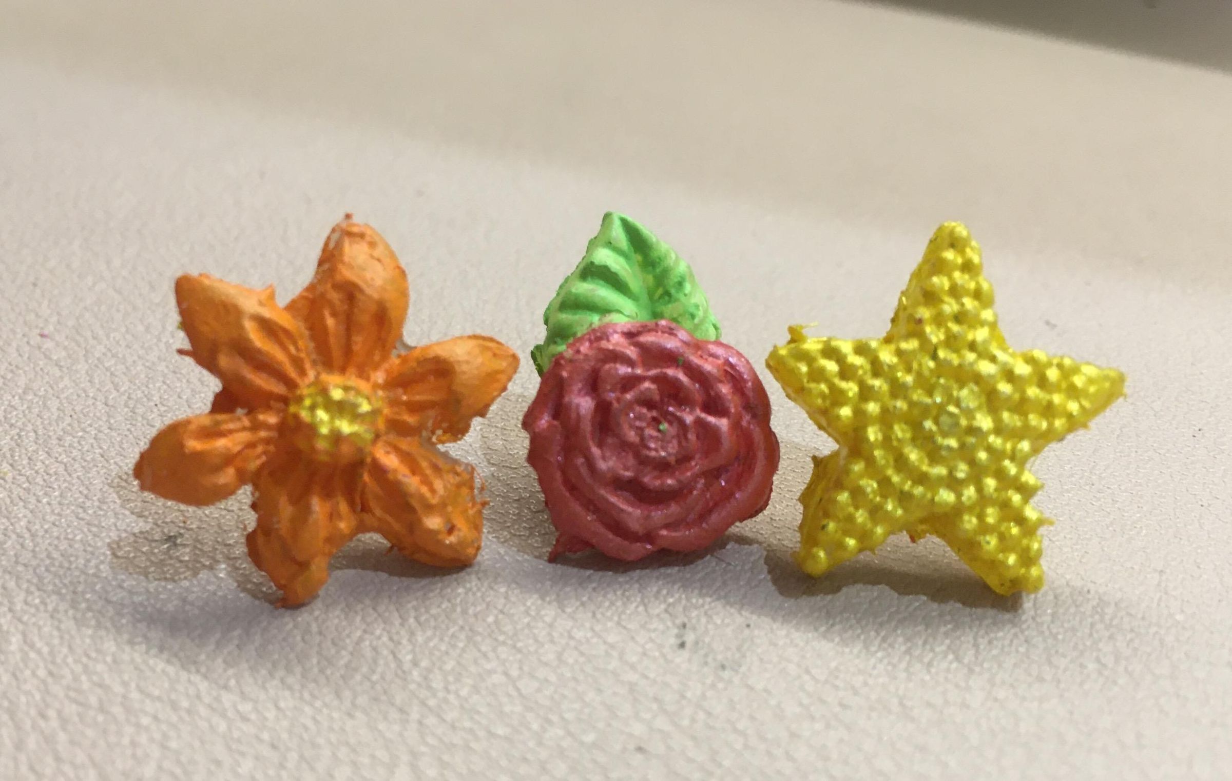 Hot Glue Charm Push Pins : 3 Steps (with Pictures) - Instructables