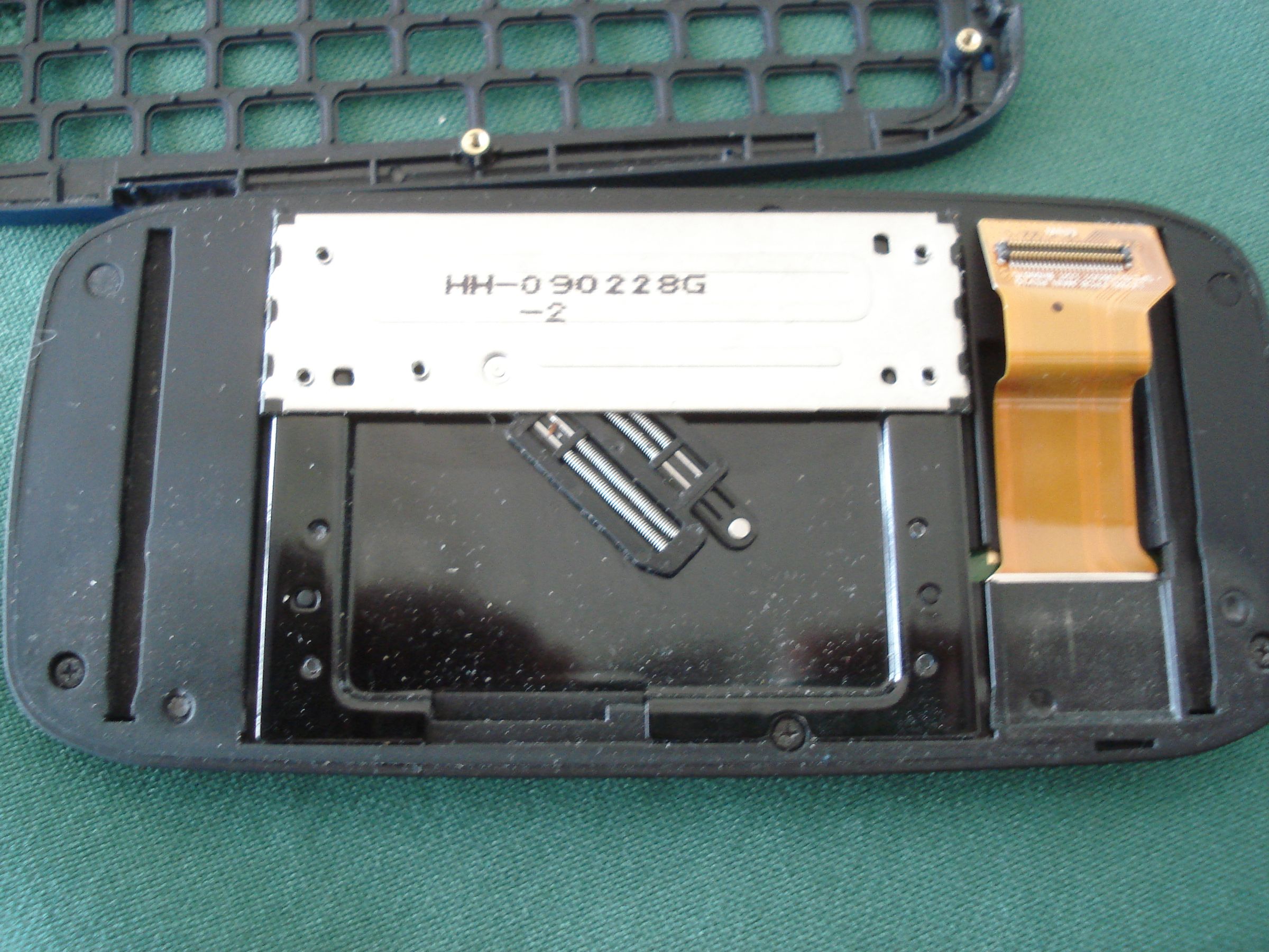 LG Rumor UX260 LCD Replacement : 10 Steps - Instructables