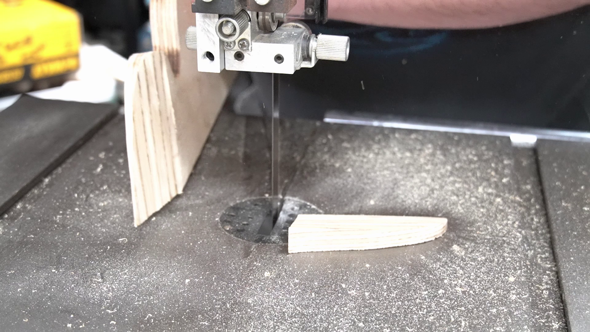 Giant Pizza Table : 13 Steps (with Pictures) - Instructables