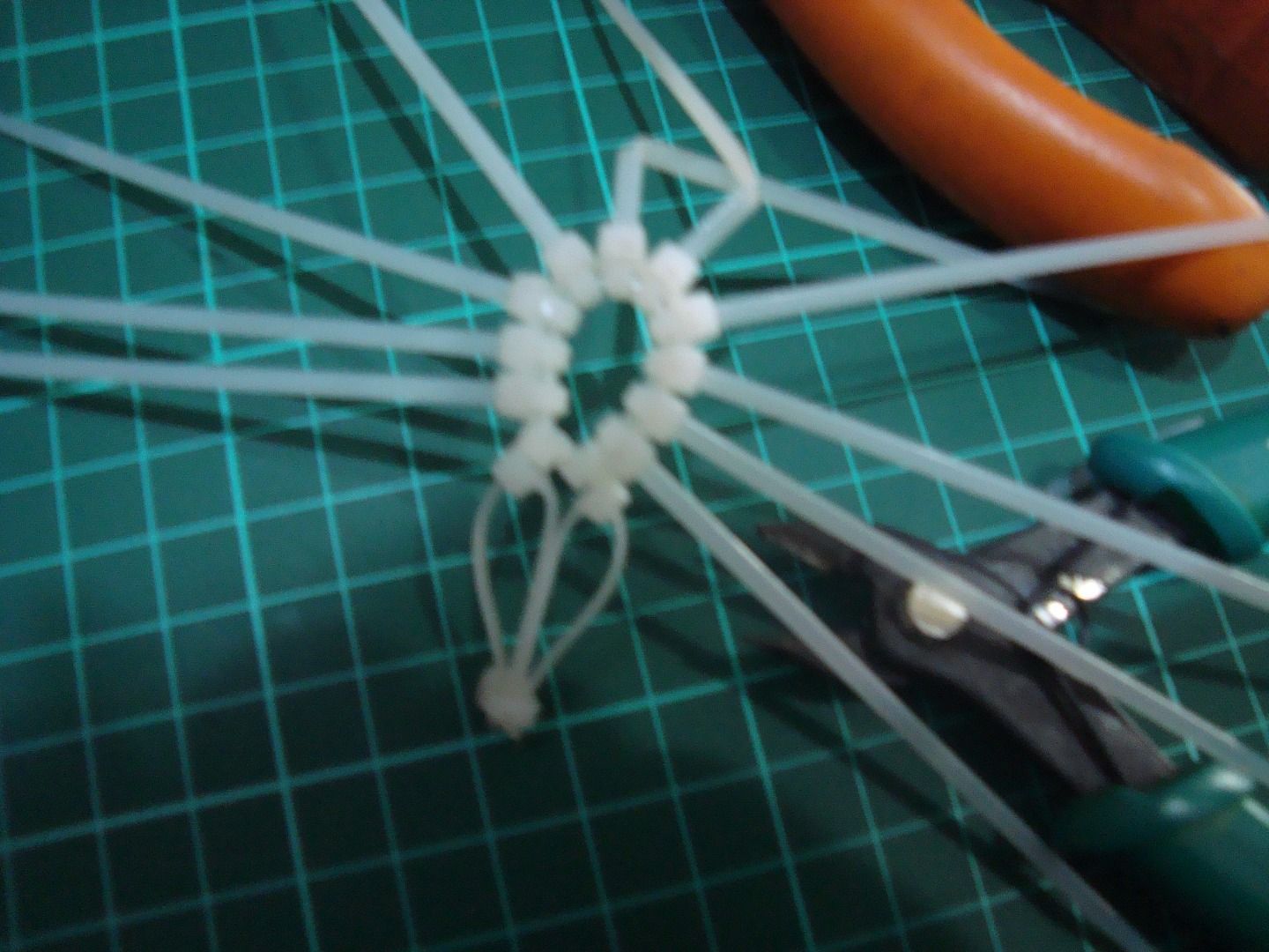 Spider Made From Cable Ties for Props Decor Halloween : 4 Steps (with ...