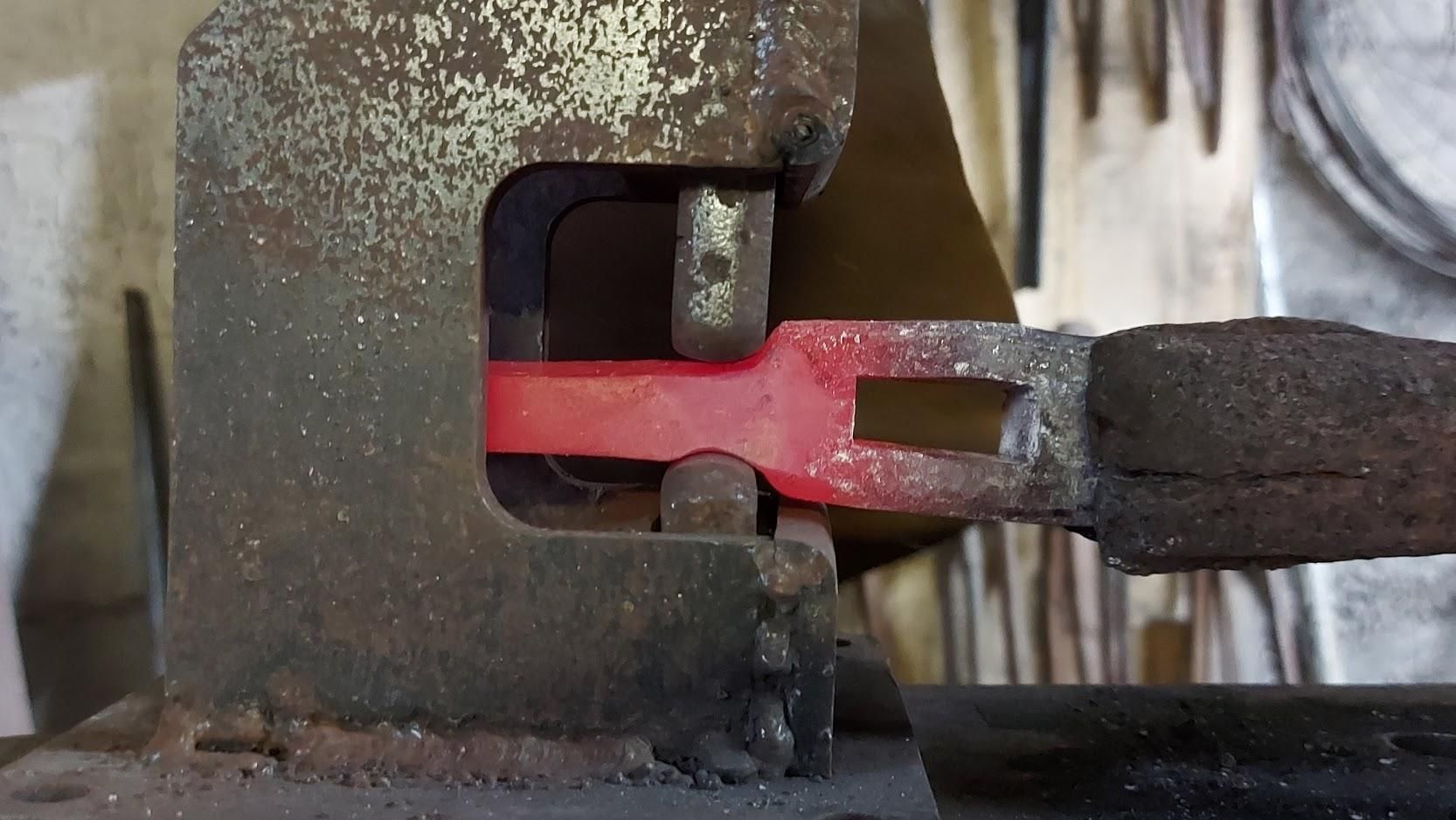 Forging a Hot Cut Blacksmiths Tool : 6 Steps (with Pictures ...