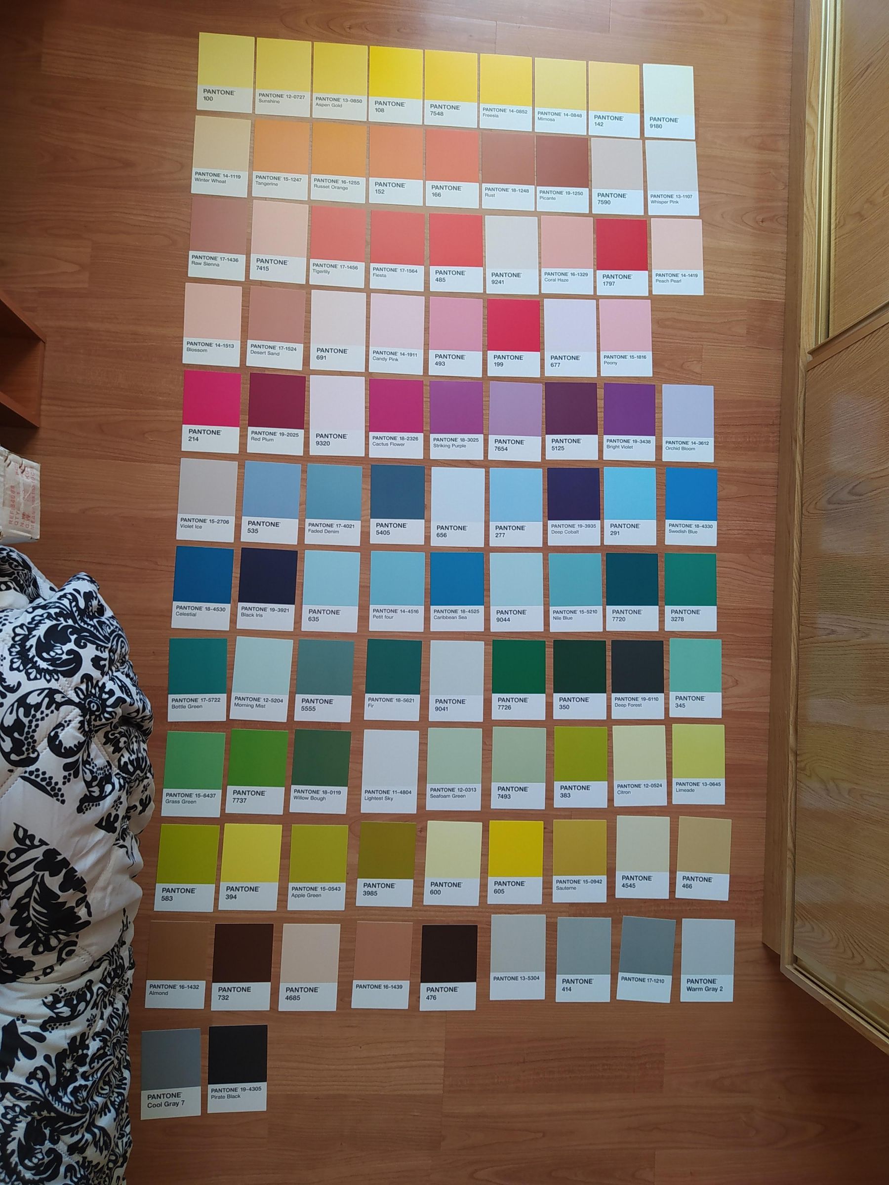 Rainbow Calendar Pantone : 3 Steps (with Pictures) - Instructables