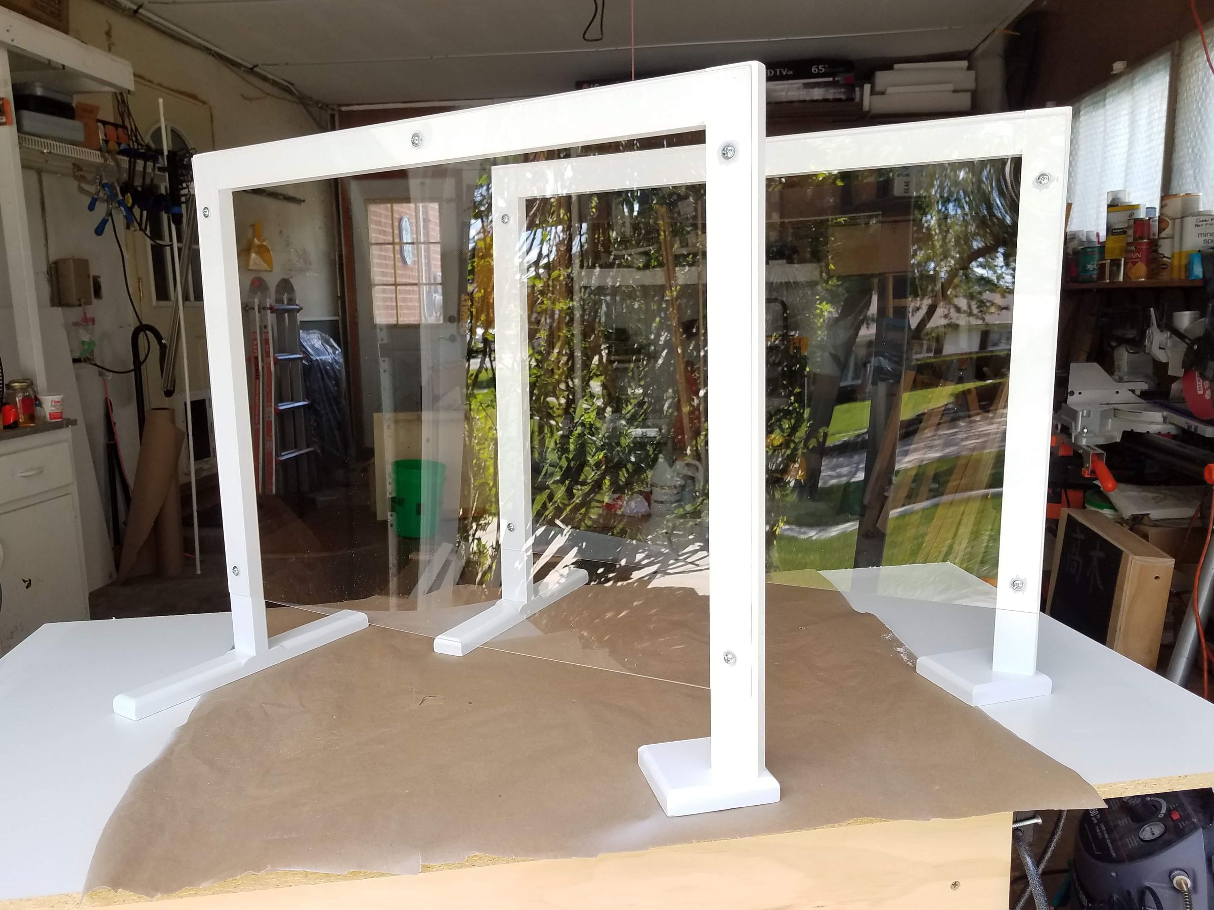 DIY Teacher Desk Shield for Writing Conferences : 7 Steps (with ...