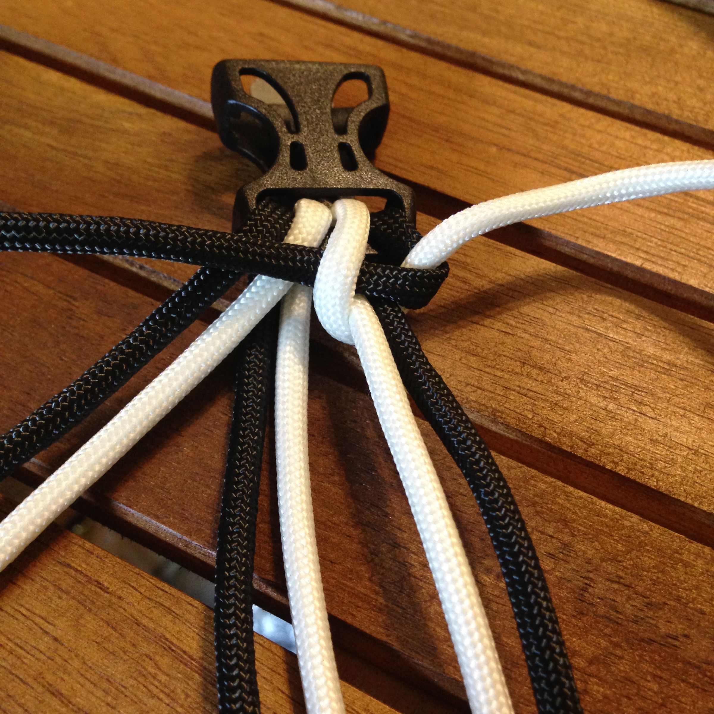 Paracord Bracelet With Fire Starter Buckle : 5 Steps (with Pictures ...