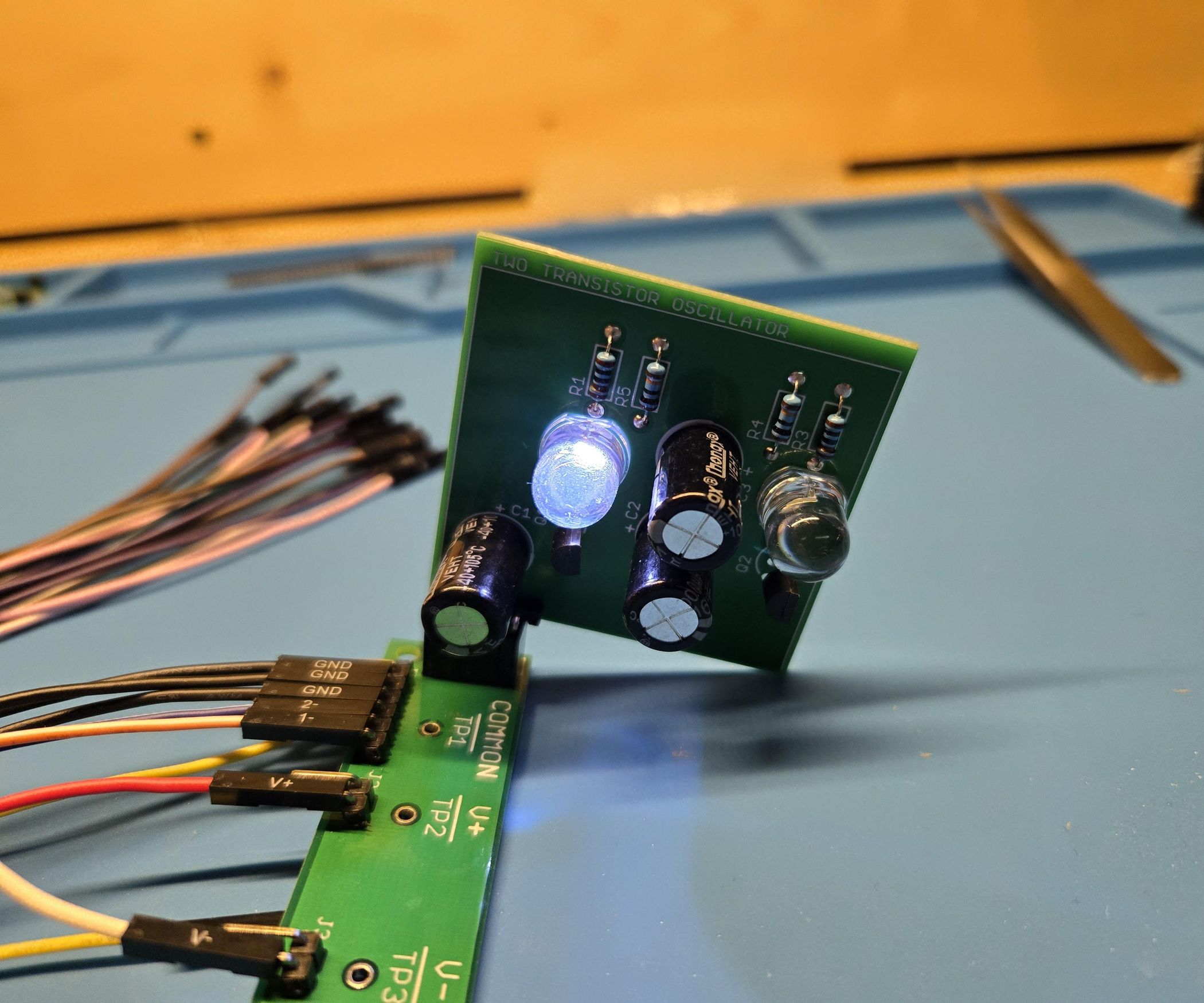 Two Transistor Oscillator, MiniPCB, 06B-03, Rev A1-01 : 3 Steps ...