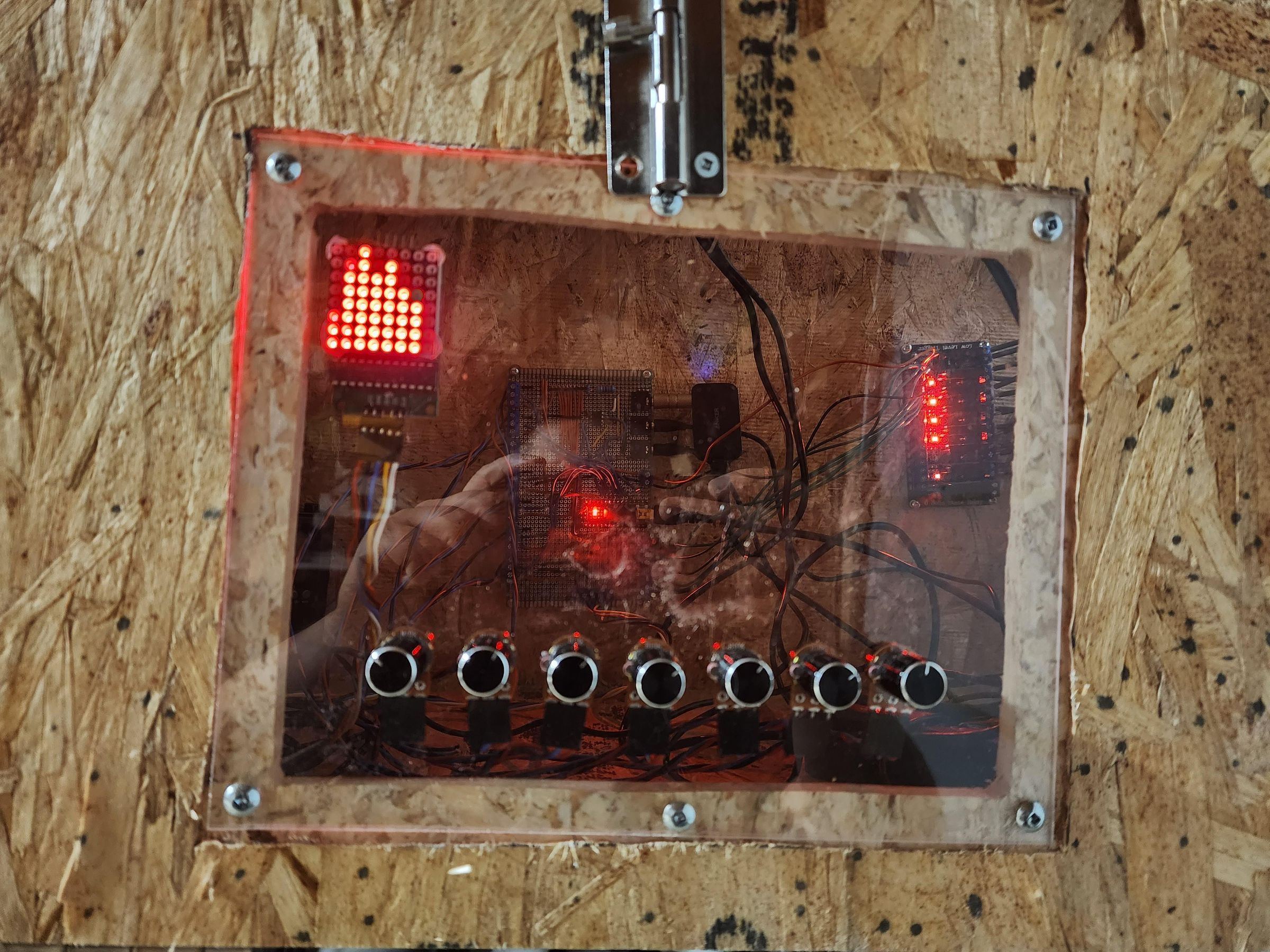 Musically Synchronized Christmas Lights / Spectrum Analyzer - Via ...