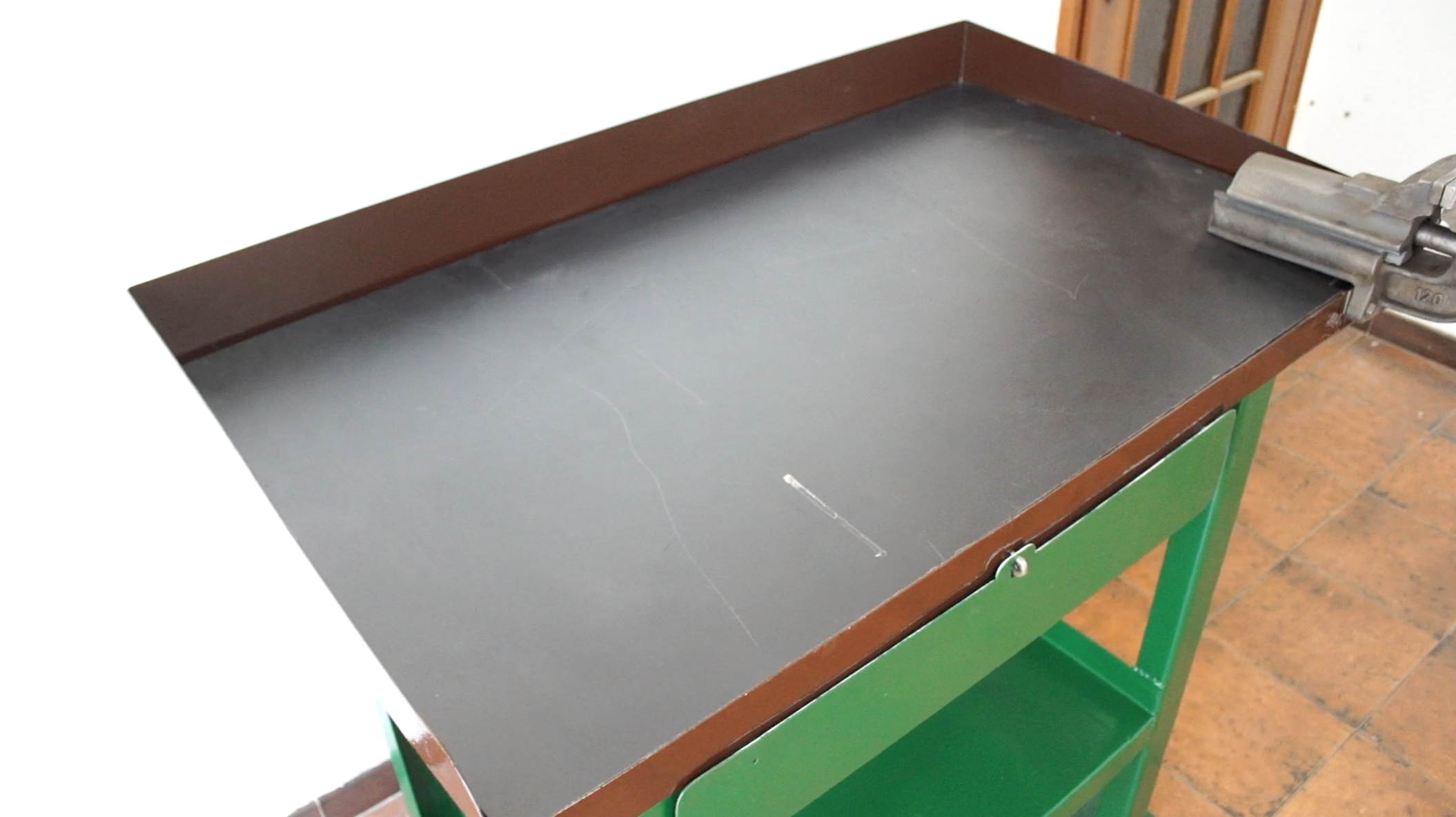 Metal Workbench Restoration : 4 Steps (with Pictures) - Instructables