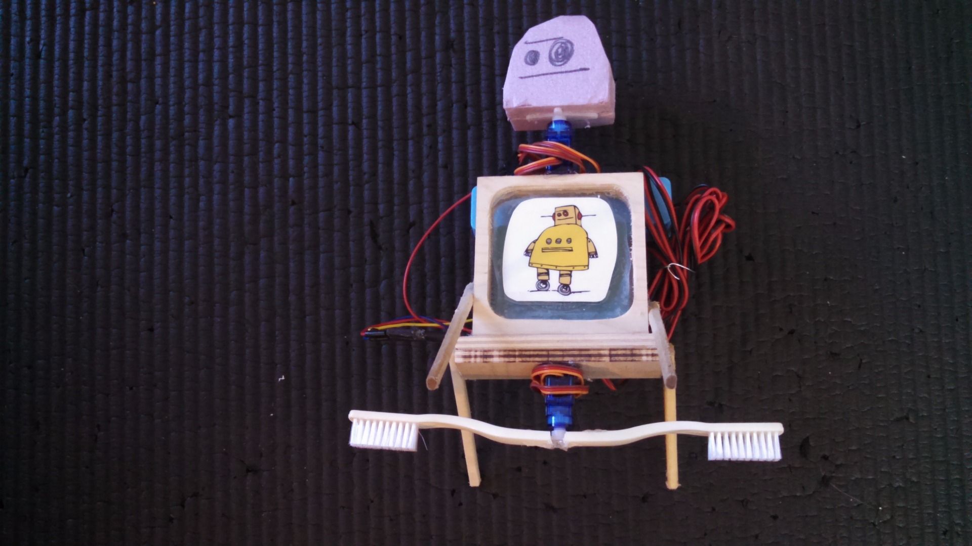 The Walking, Talking, Smarphone Controlled Instructables Robot : 4 ...