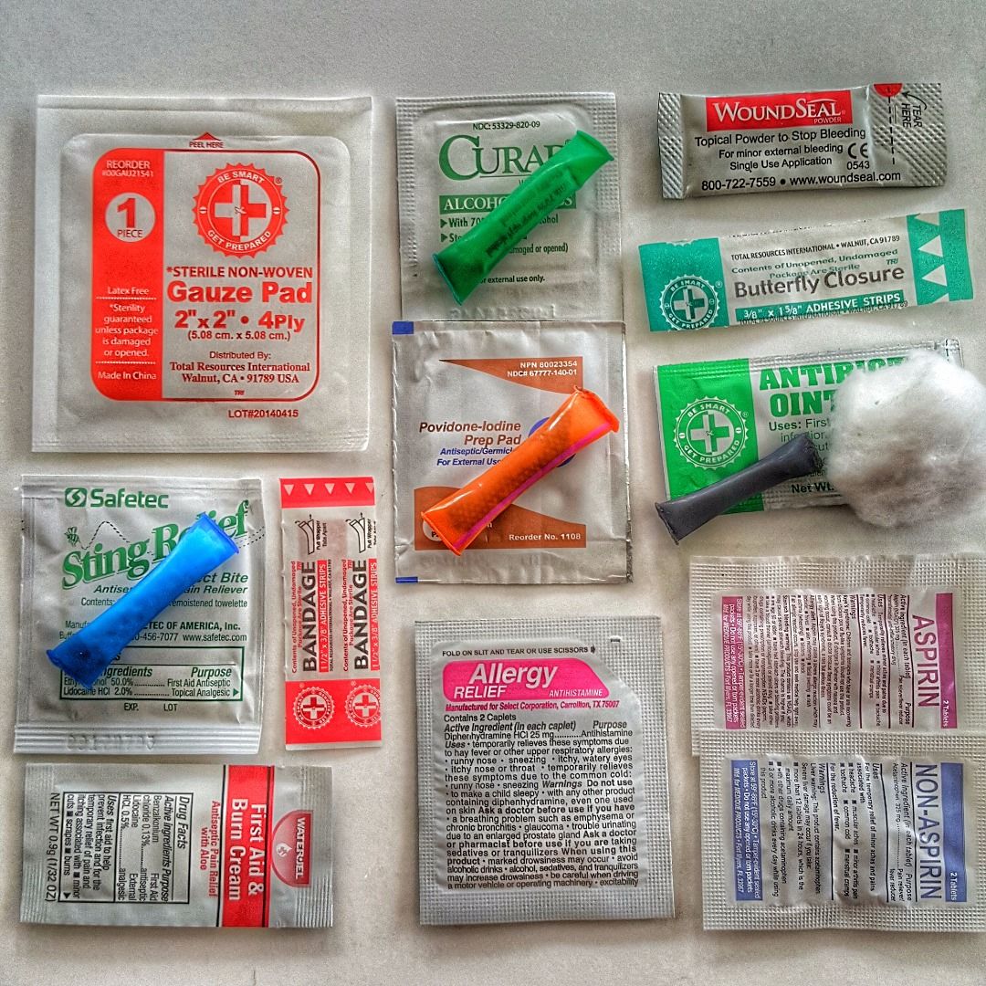 Wearable First Aid Kit - a Paracord Bracelet : 4 Steps (with Pictures ...
