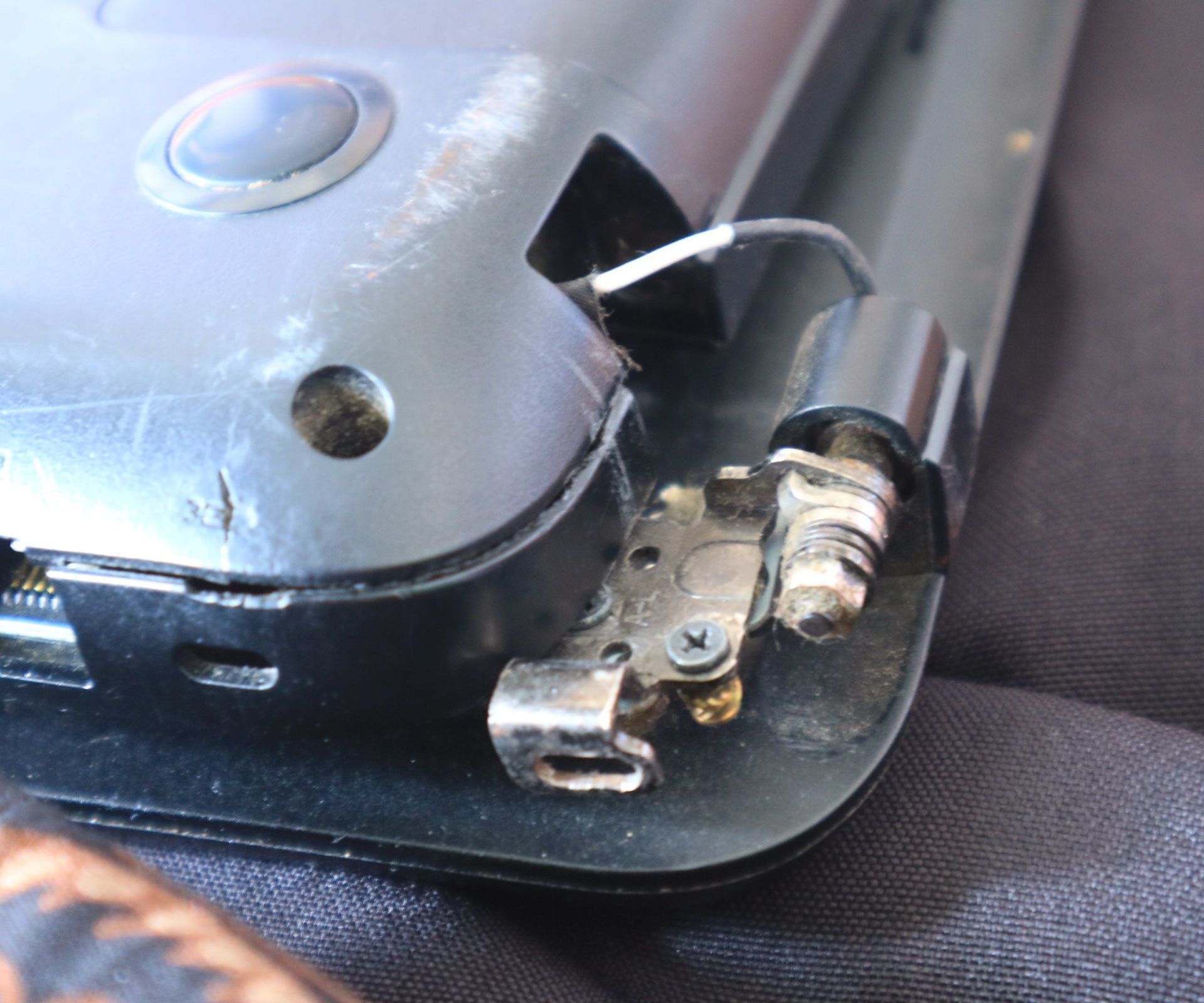 How to Fix Broken Laptop Hinge : 7 Steps - Instructables