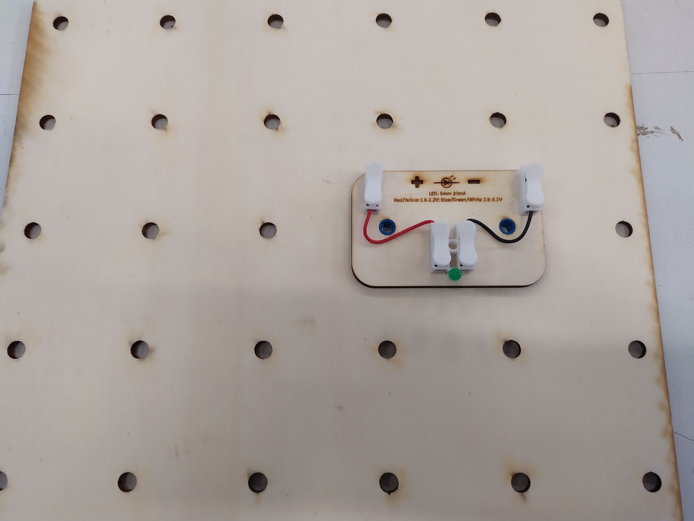 Electronic Tiles - a Physical Environment for Classroom Electronic ...