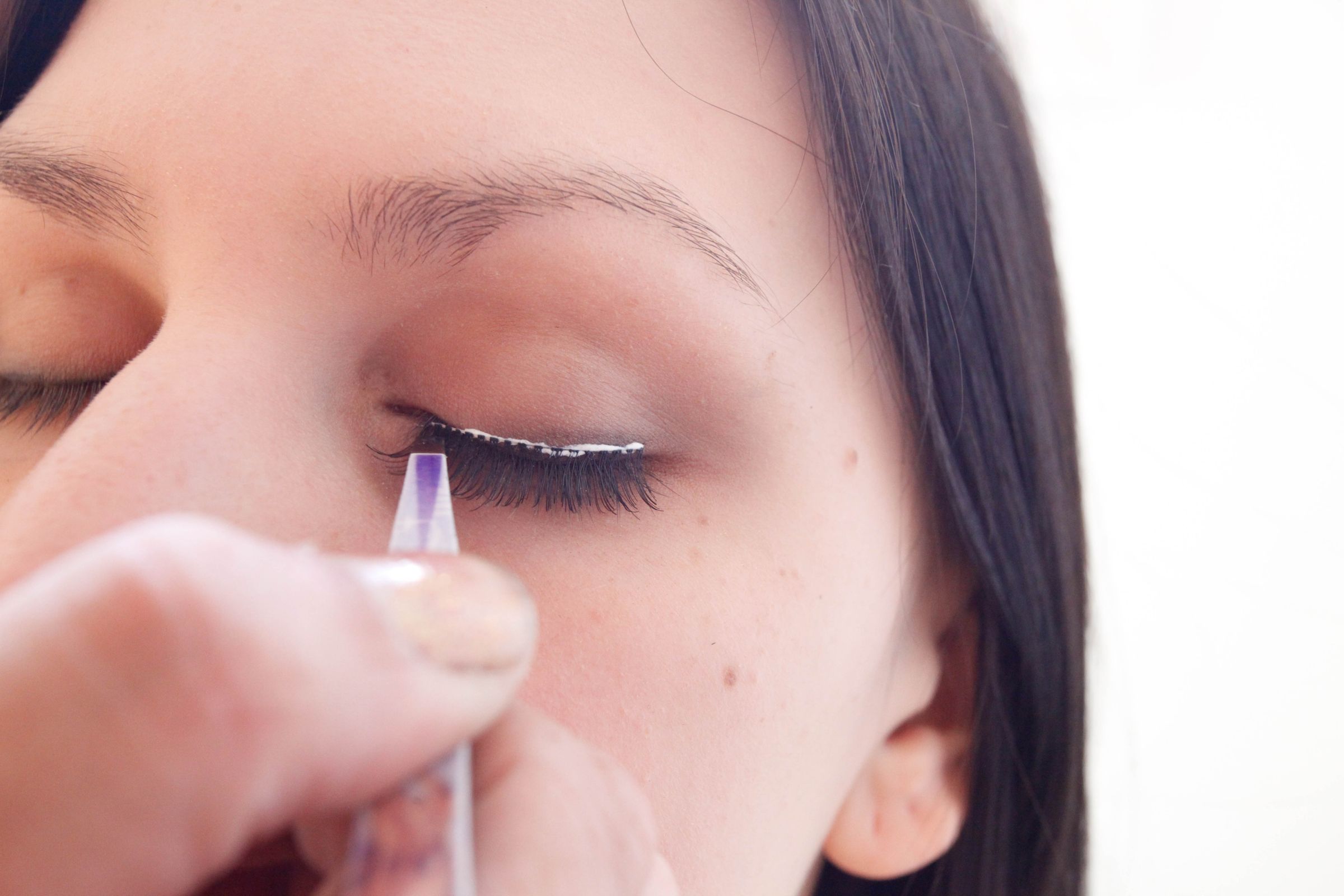 How to Apply Fake Eyelashes : 6 Steps (with Pictures) - Instructables