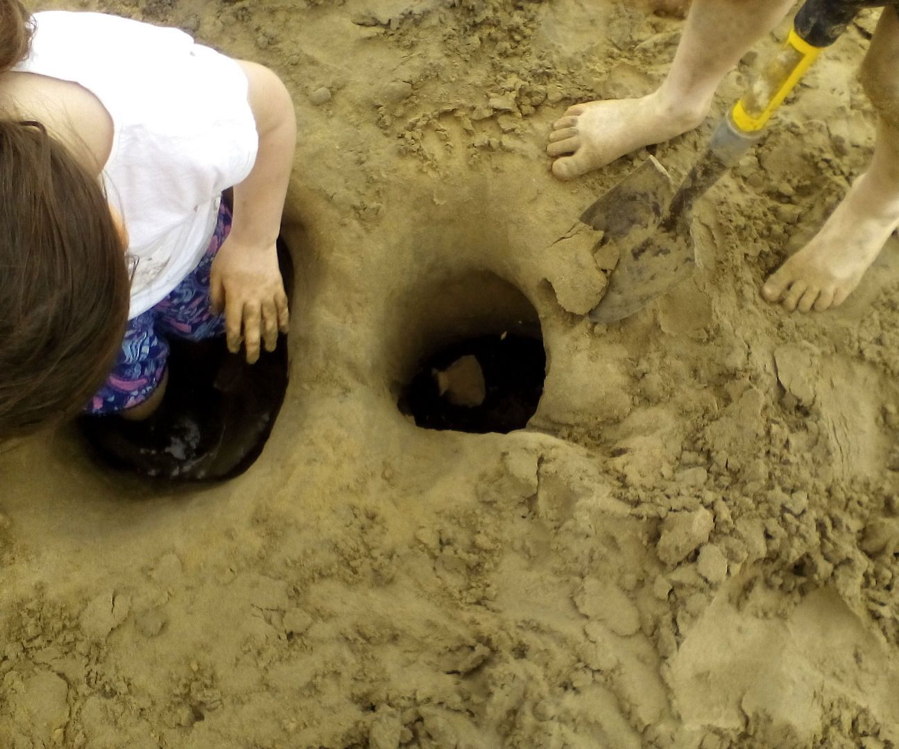 Dig Your Way to a Super Massive Beach Hole : 4 Steps (with Pictures ...