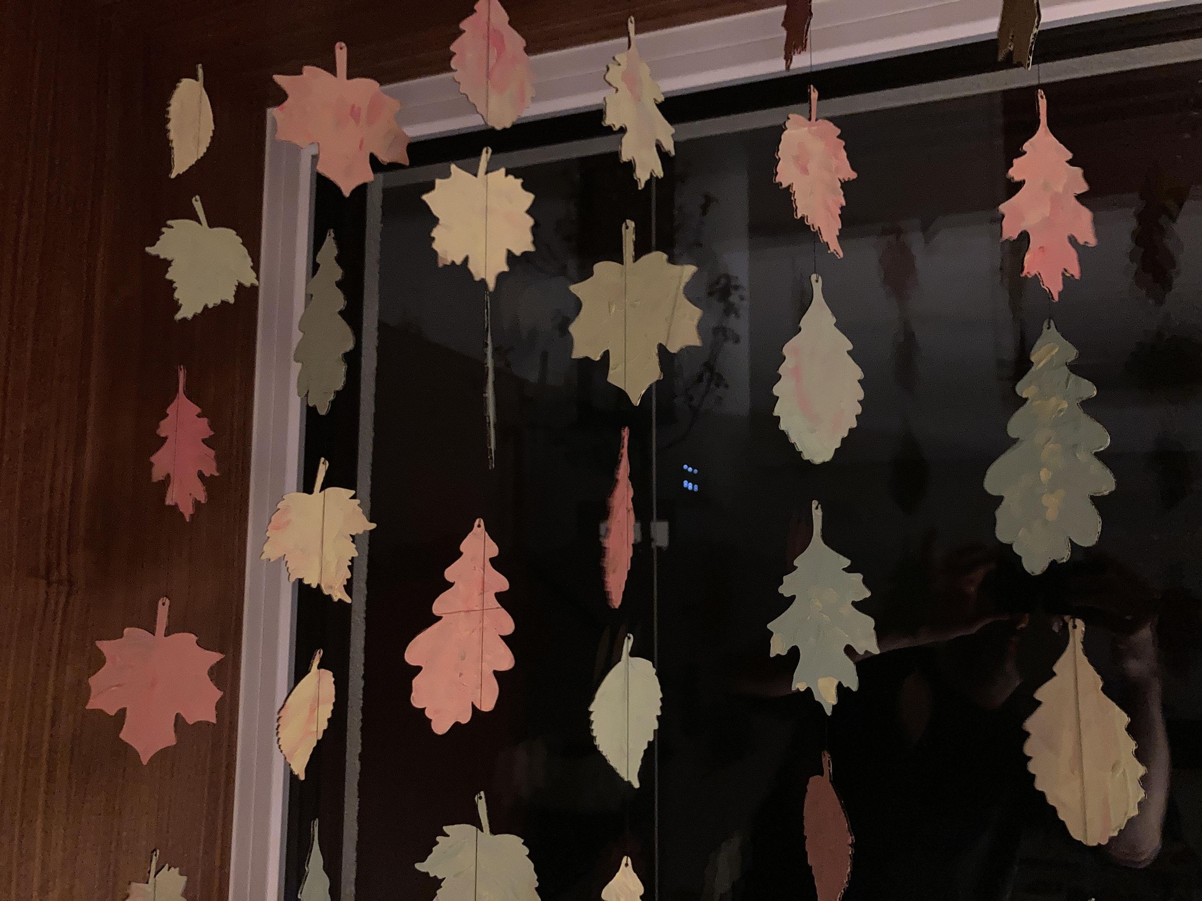 🍂 Crafting the Colors of Fall: Cardboard Leaf Curtain : 5 Steps (with ...