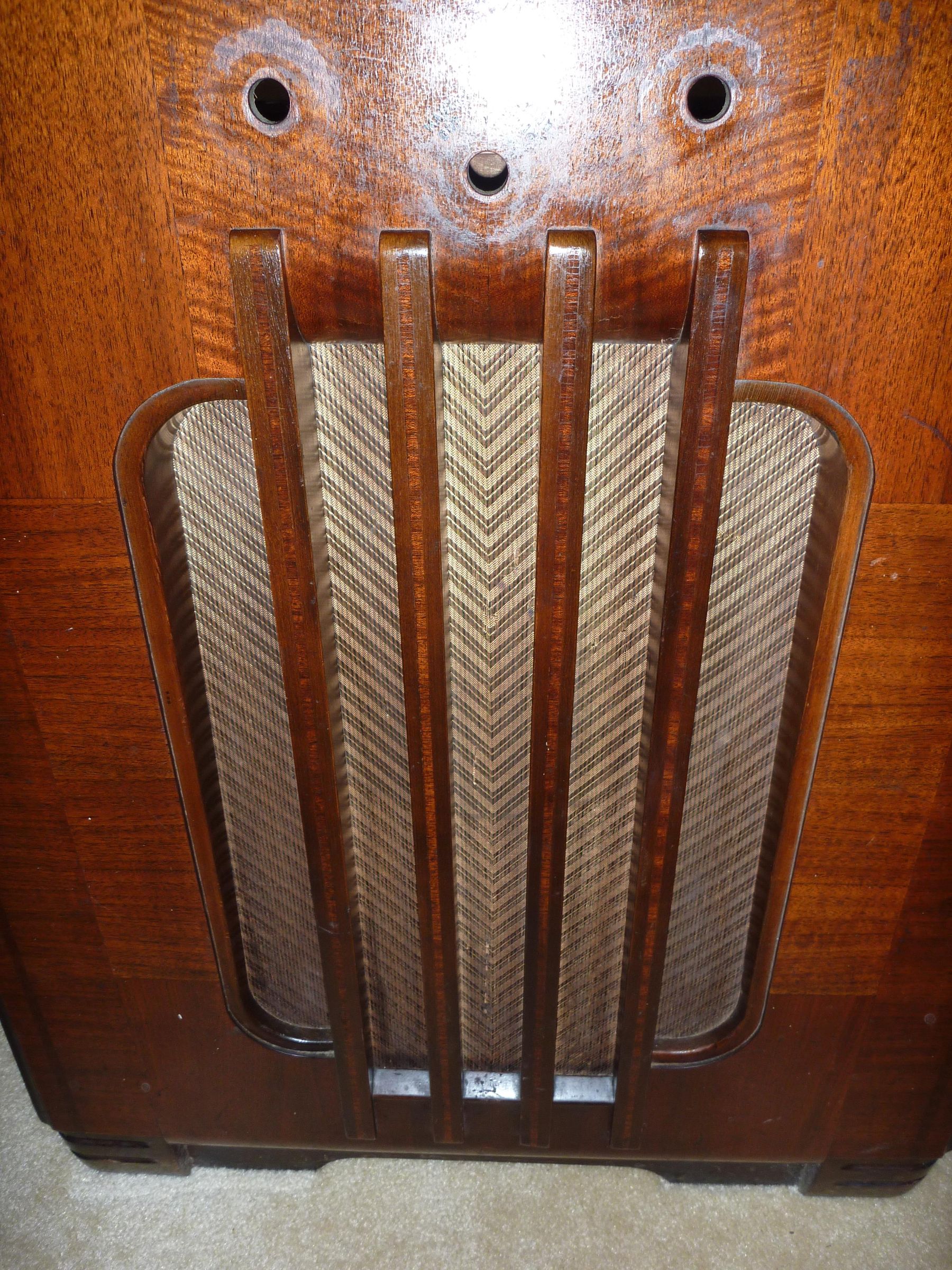 Retro Radio With a Hidden Secret! Old School Style With New School ...