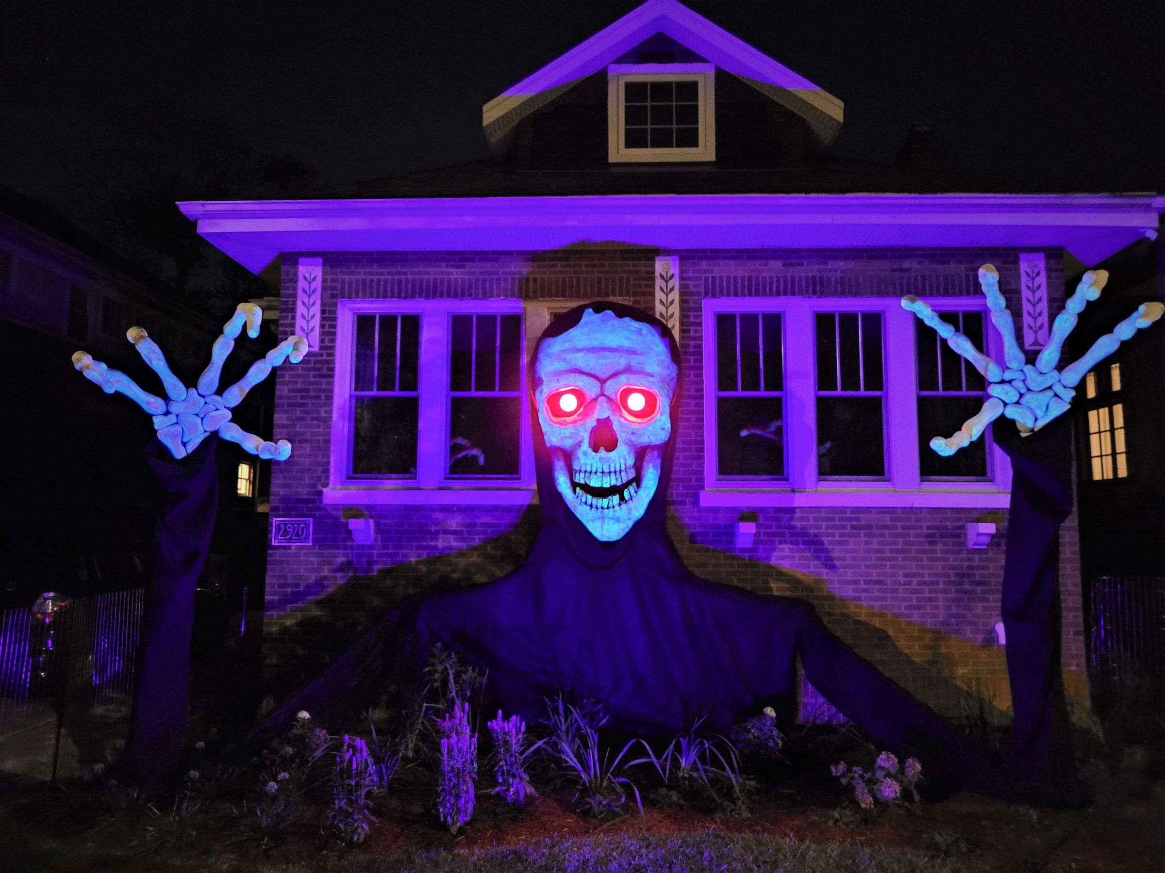 Giant Skeleton Halloween Decoration : 10 Steps (with Pictures ...