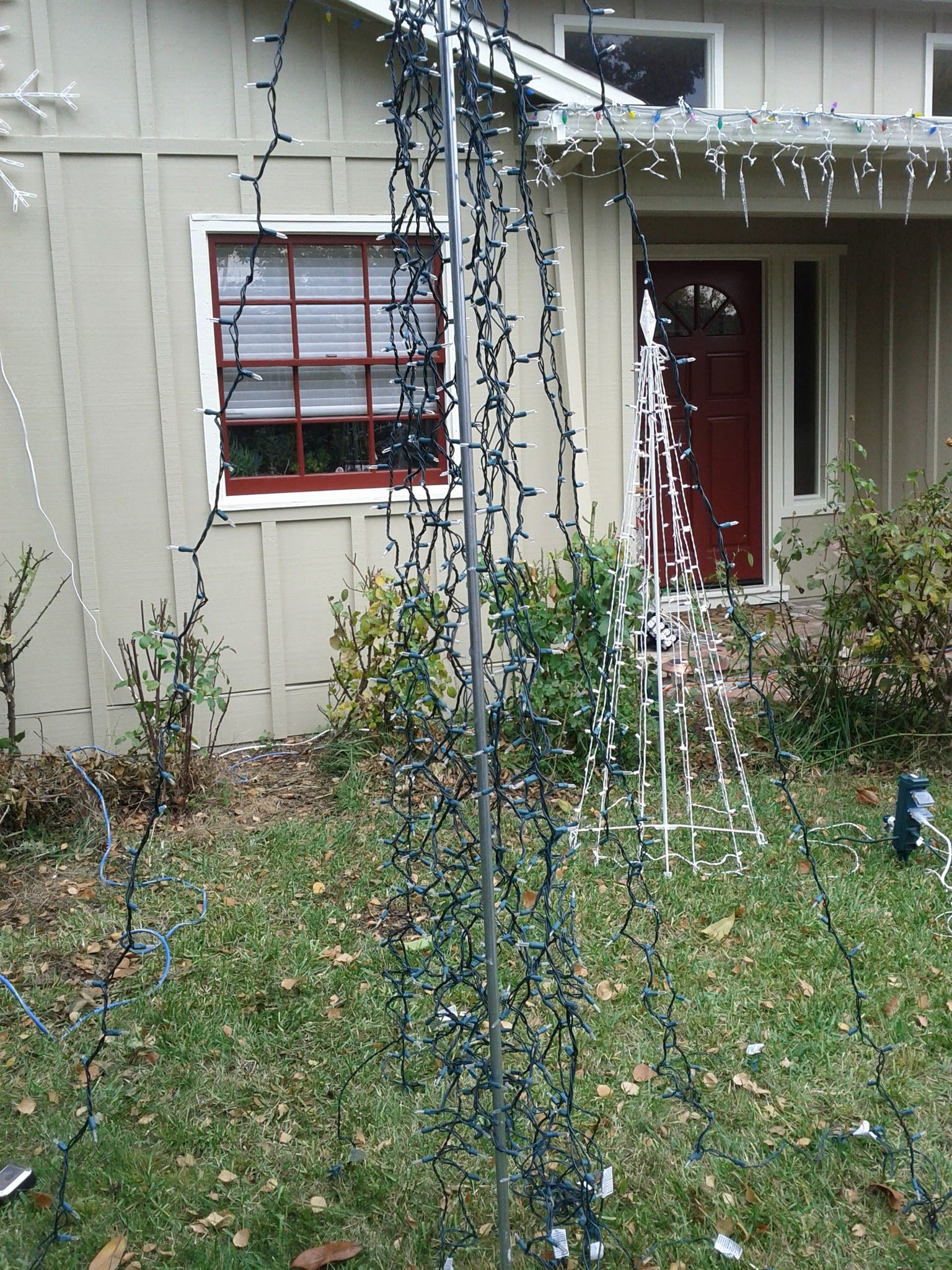 Outdoor String-of-Lights Tree for the Holidays. : 9 Steps - Instructables