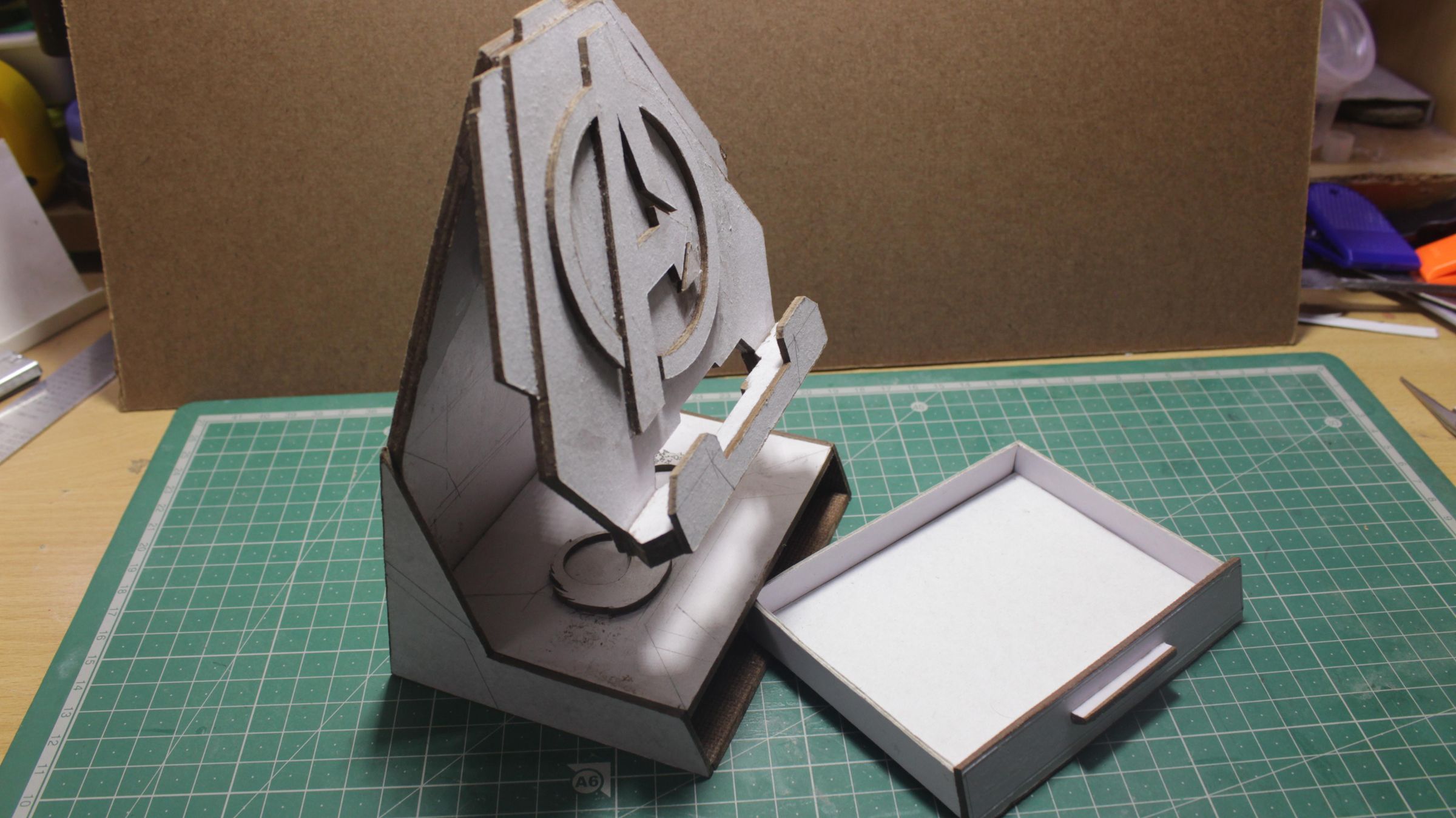 Easy Avengers Smartphone Stand : 14 Steps (with Pictures) - Instructables