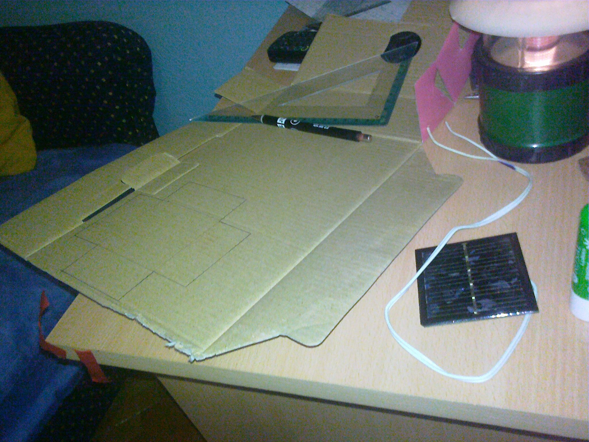 Macgyver-Cardboard & Duct Tape Solar Charger : 3 Steps - Instructables