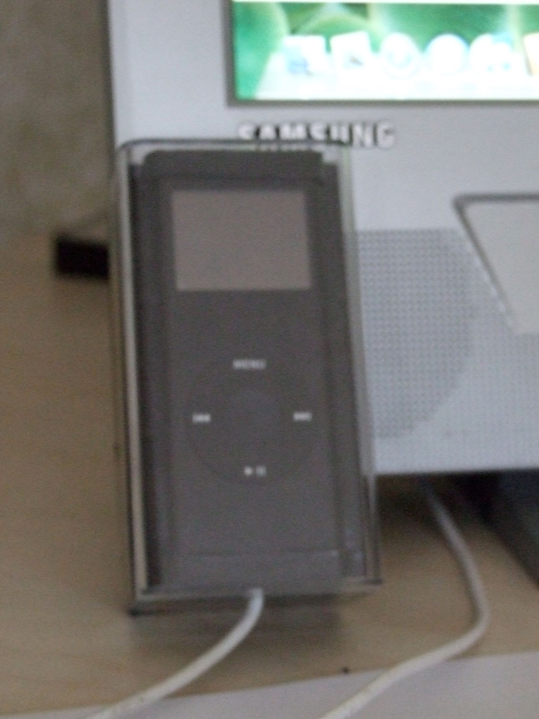 Make Your Own Ipod Nano Dock With Out-Of-The-Box Objects. : 6 Steps - Instructables