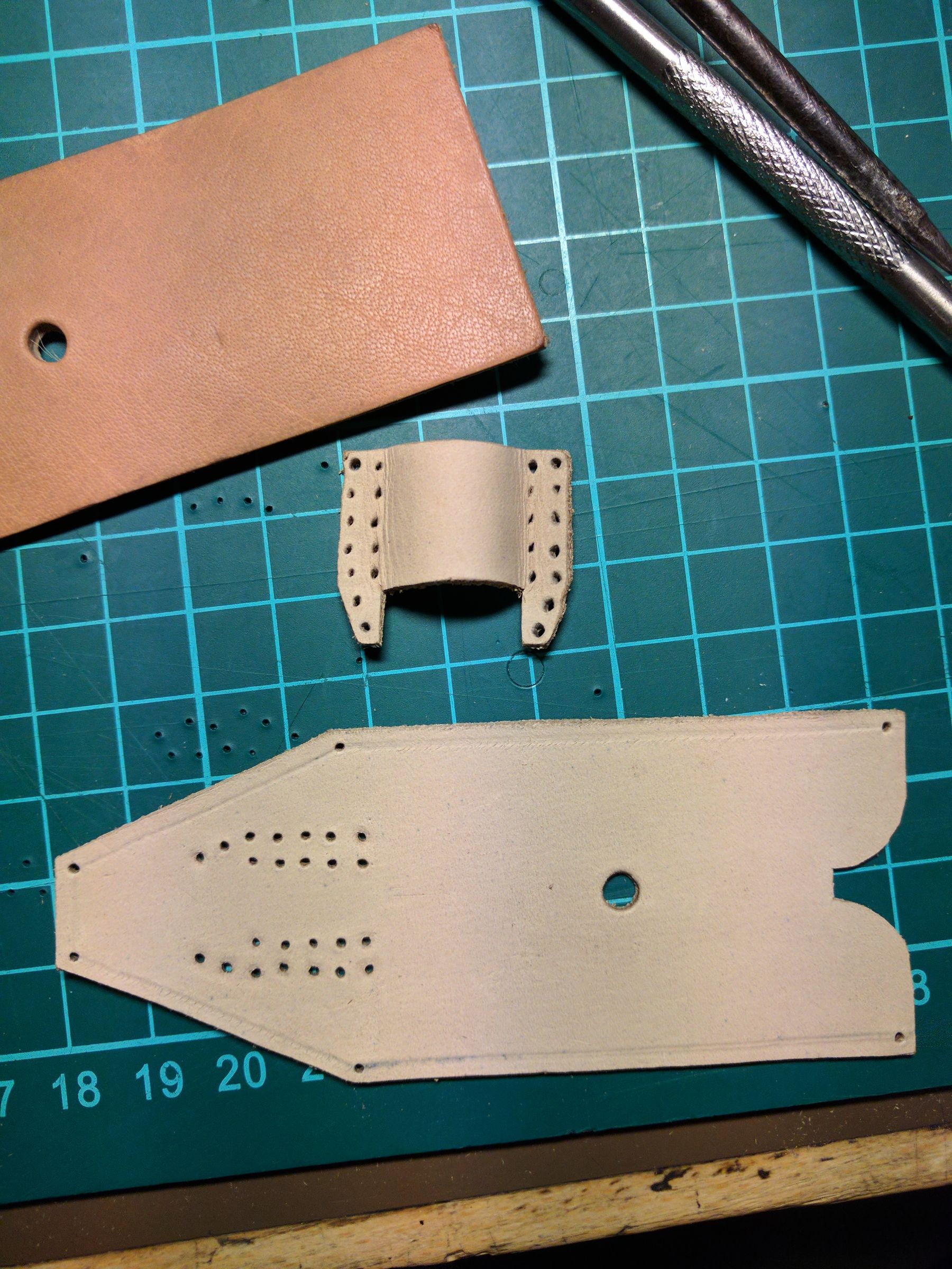 Leather Compass Case : 9 Steps (with Pictures) - Instructables