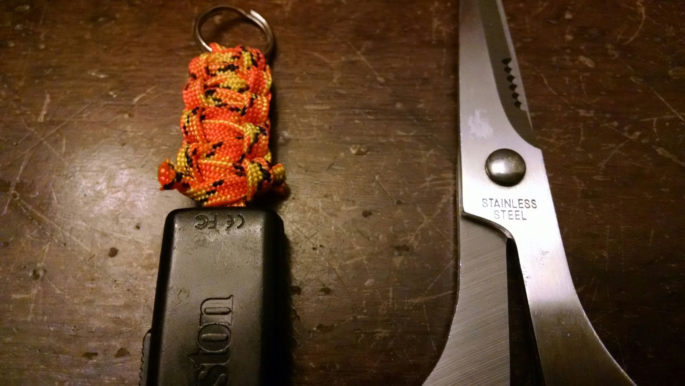 USB Flash Drive Paracord Fob : 5 Steps (with Pictures) - Instructables