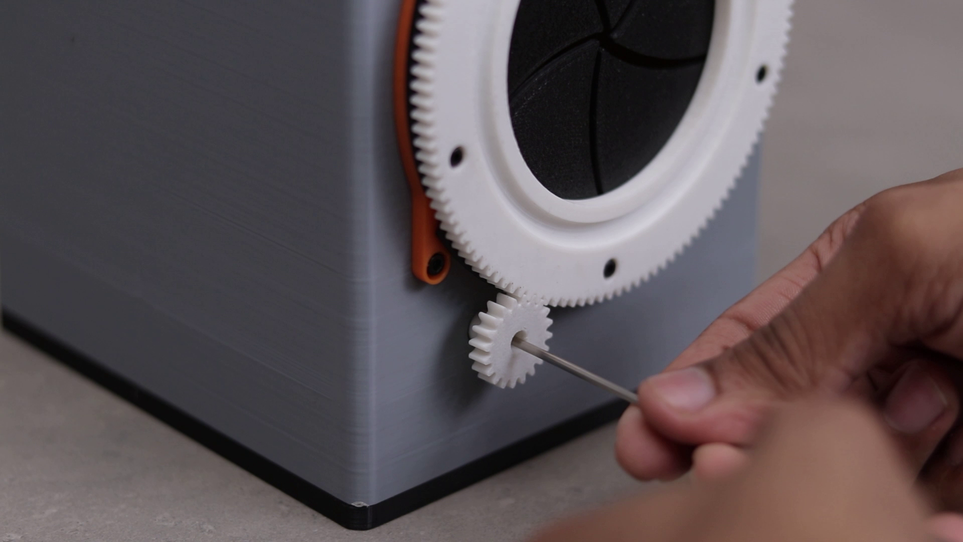 Smart Desk Dustbin With Futuristic Iris Lid : 10 Steps (with Pictures ...