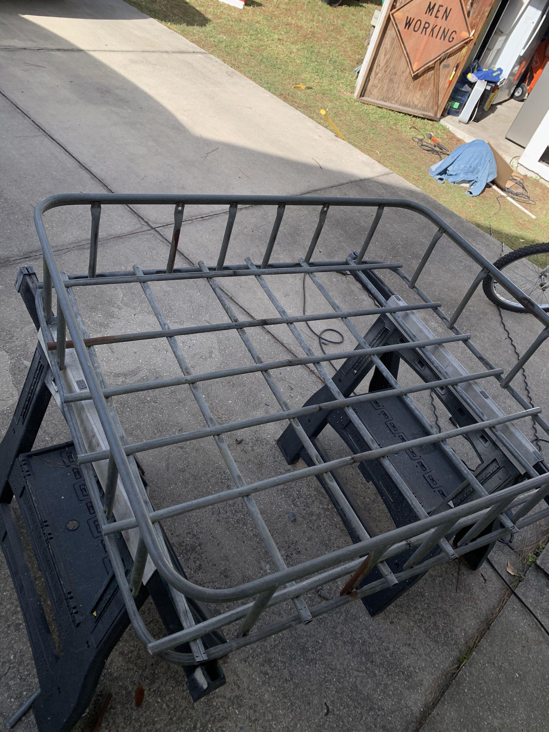 IBC Tote Roof Rack/Cargo Carrier DIY : 7 Steps (with Pictures ...