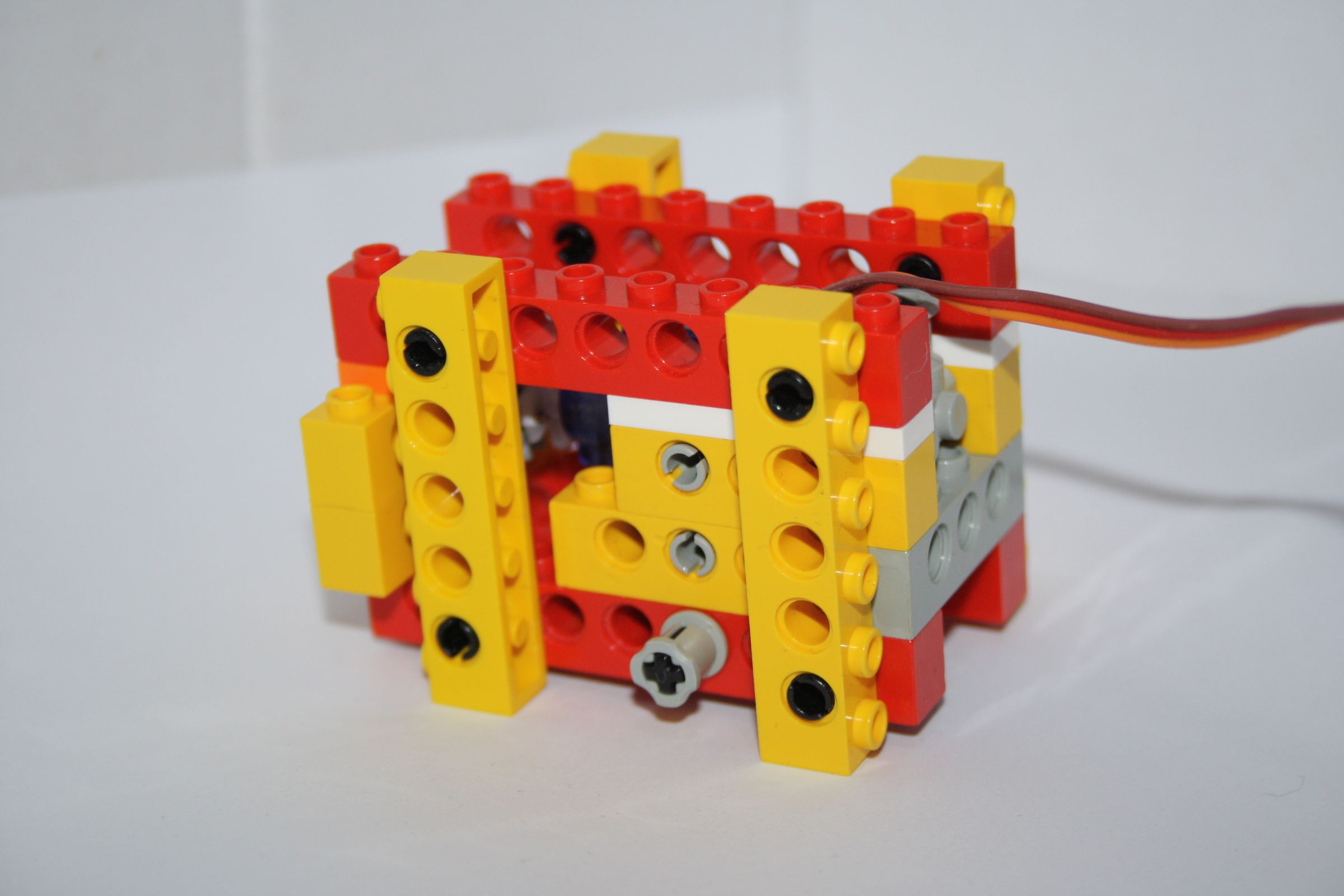 Servo SG90 With Unmodified Lego V2 : 4 Steps - Instructables