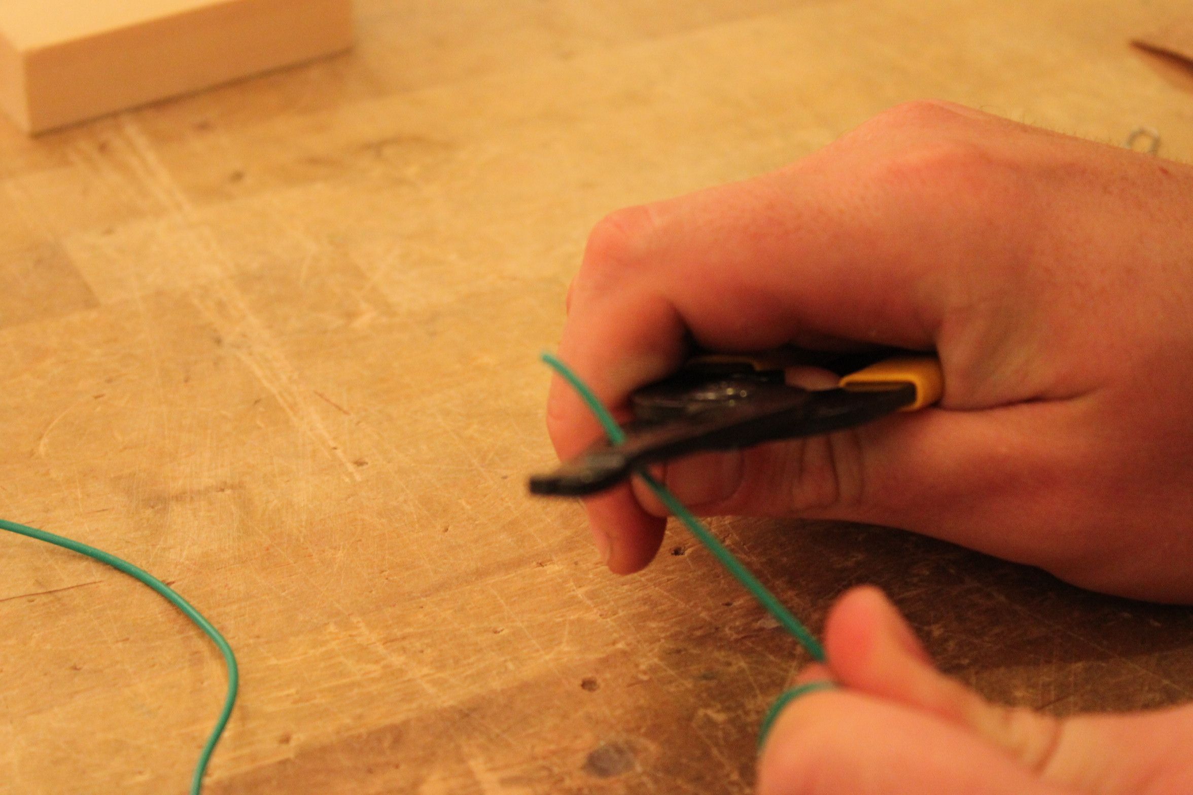 How to Make a Simple Motor : 8 Steps (with Pictures) - Instructables