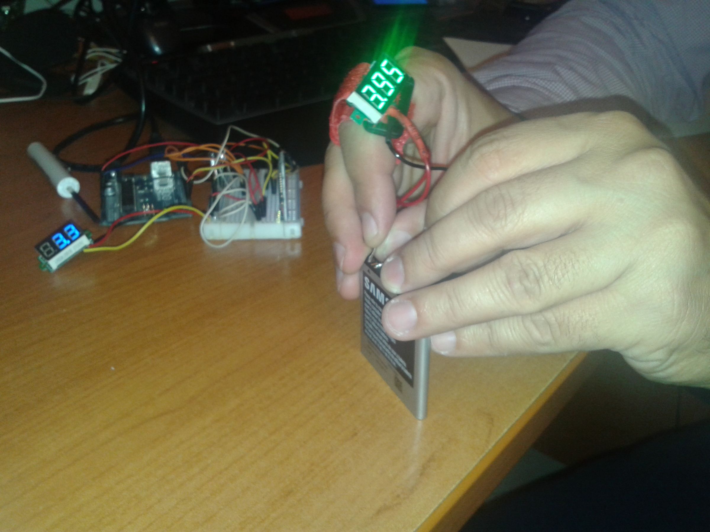 Index Finger Voltmeter [a Way to Meter DC Voltage Without Holding Your ...