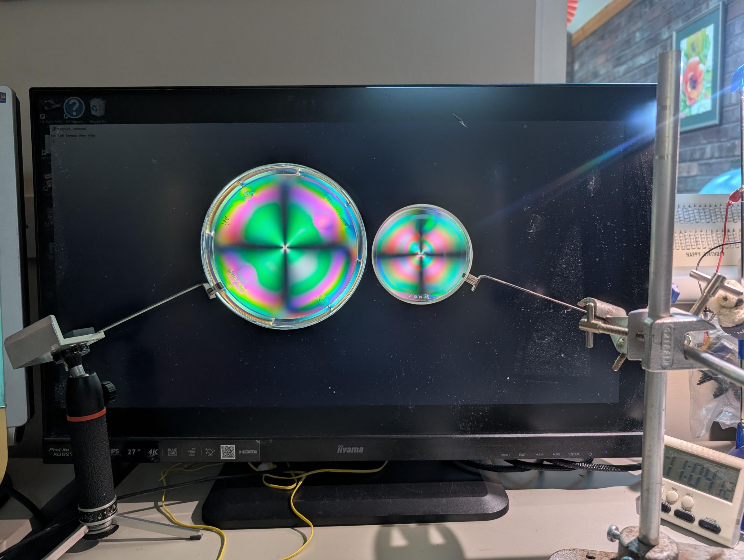 Polarisation Optics - Demo of Radial Birefringence in Yogurt Pots : 5 ...