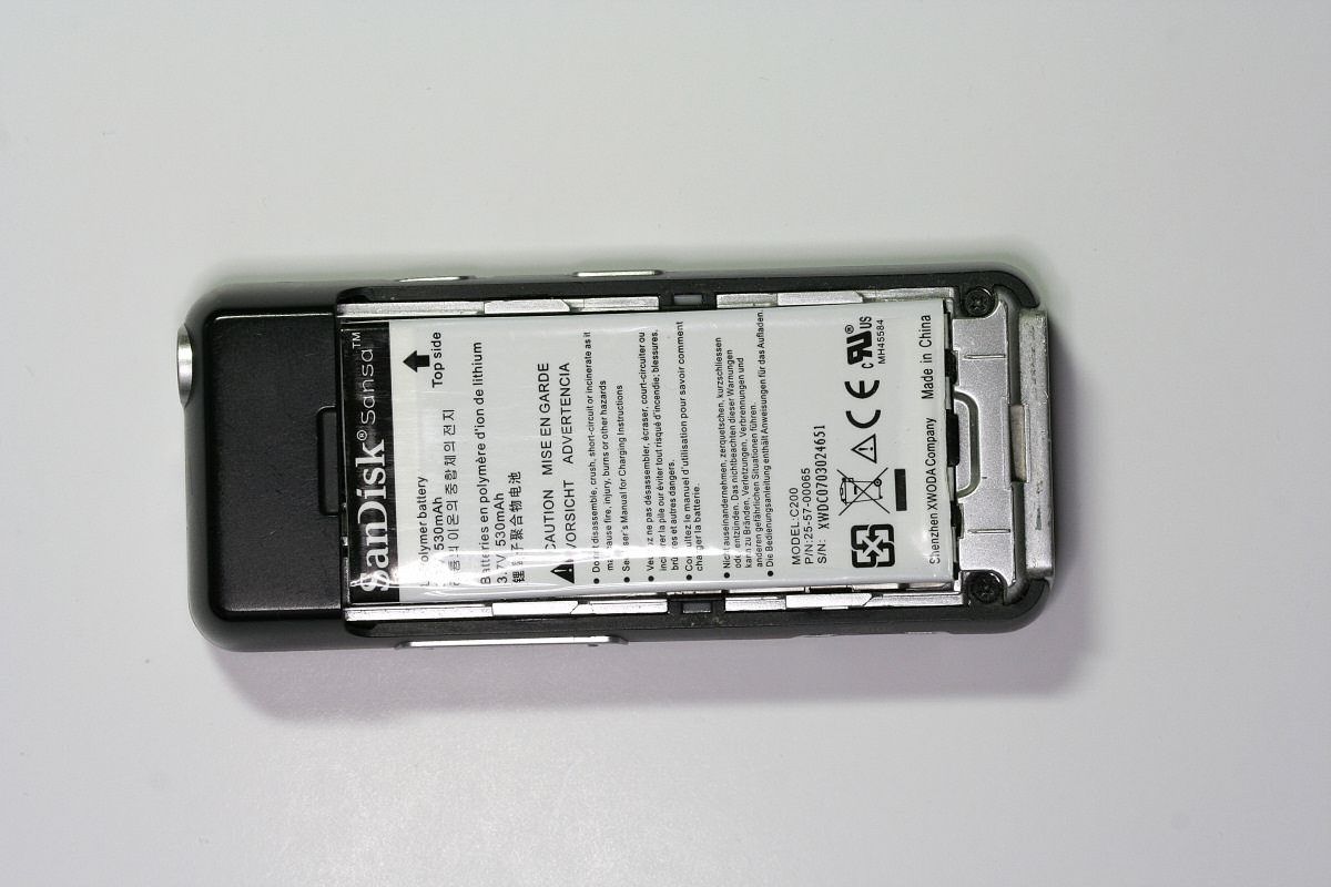 Replacing the Stereo Jack on Sansa C200 Series : 6 Steps - Instructables